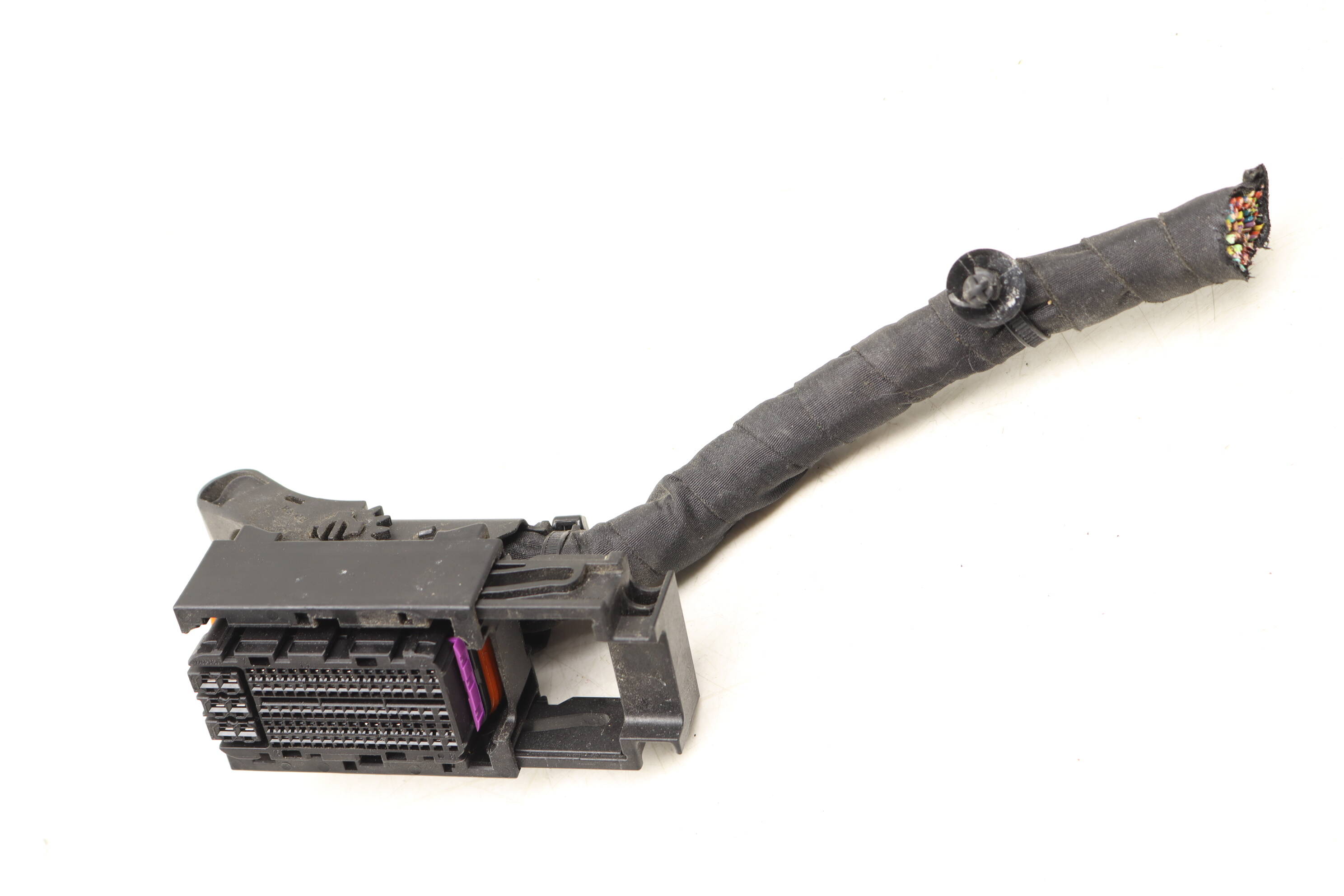 Audi Ecu / Ecm / Engine Module Wiring Connector Pigtail (105-Pin)