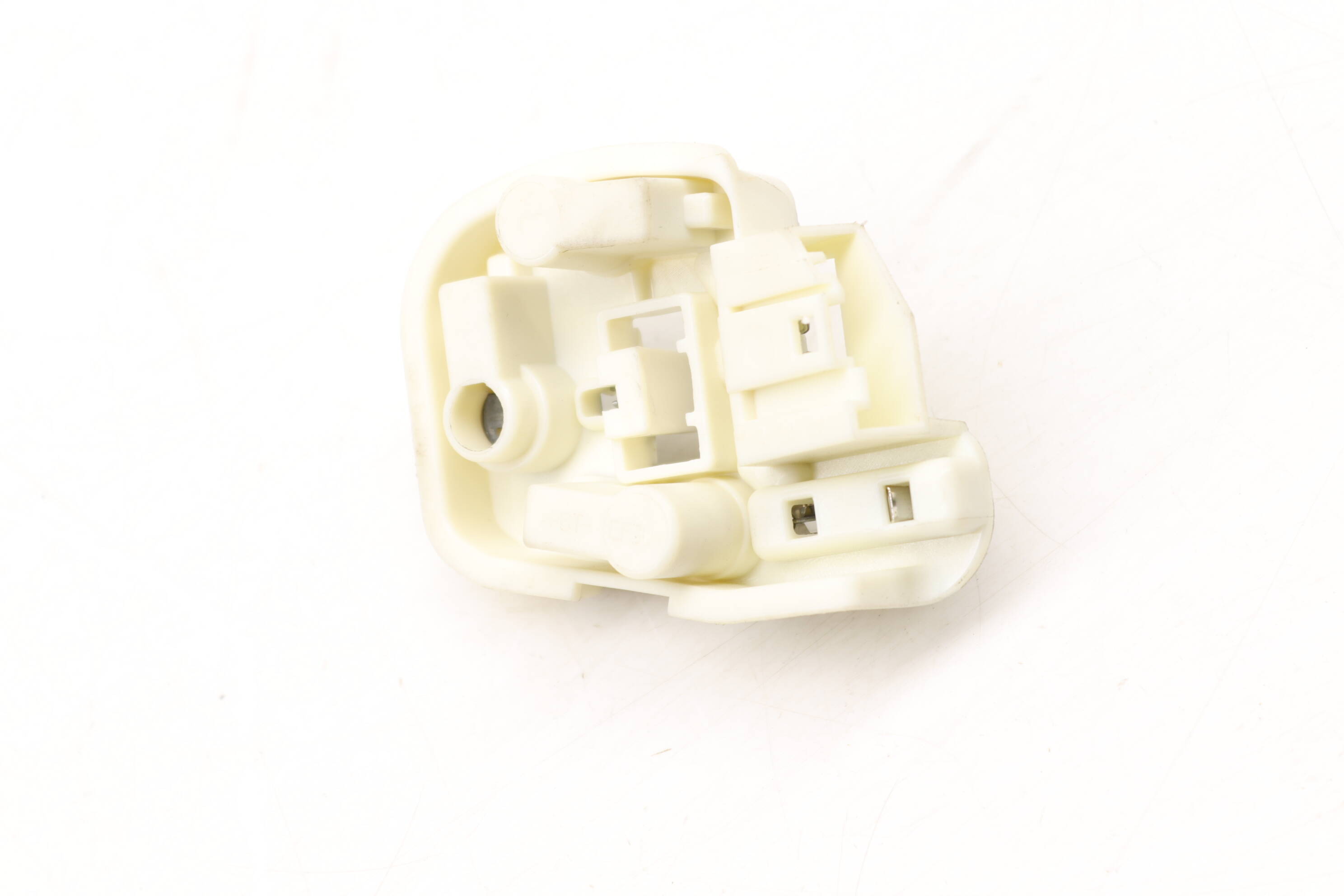 LEFT - INNER TAIL LIGHT BULB HOLDER / SOCKET - BMW 323I 328I XDRIVE M3