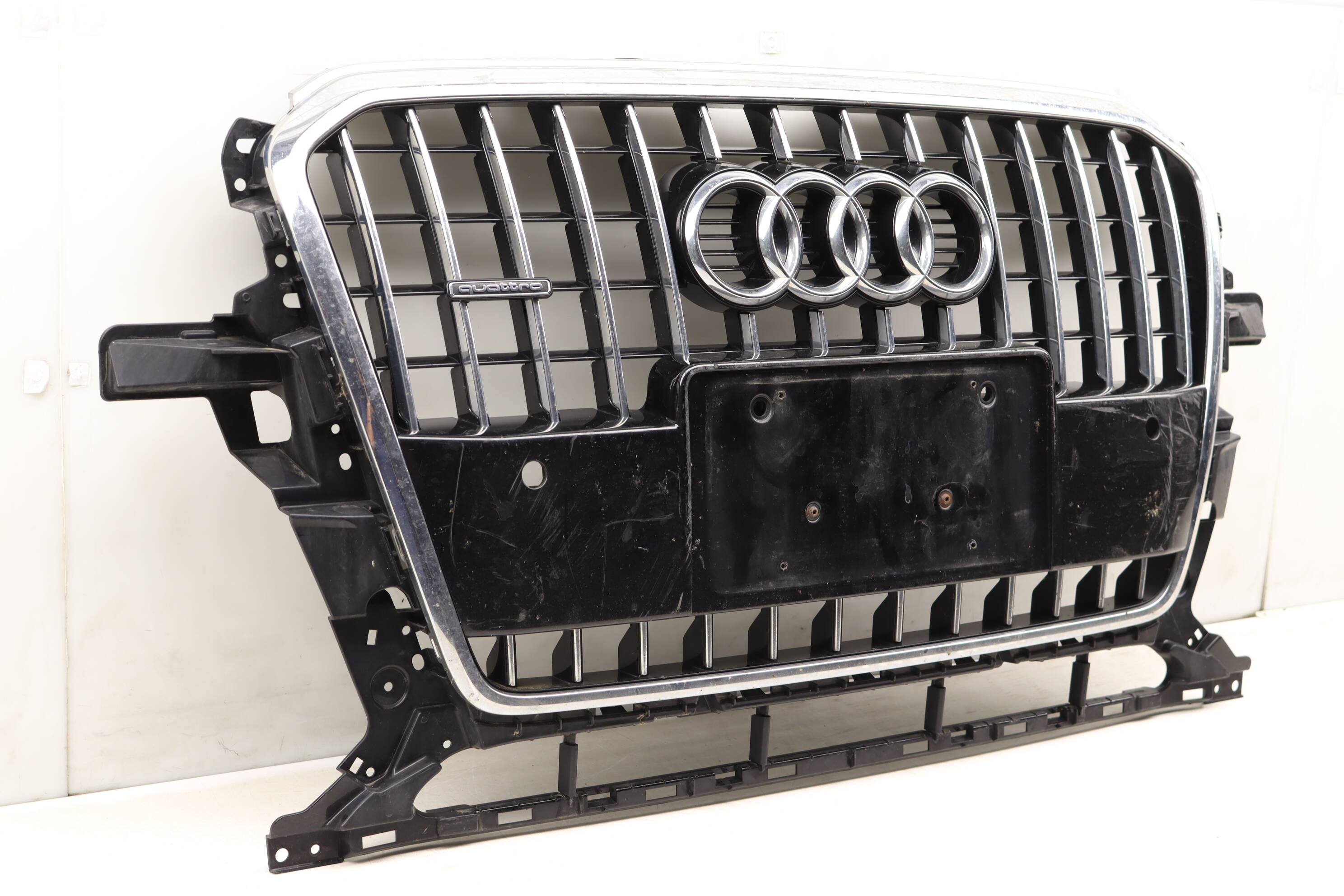 Audi Front Center Grille Assembly (SQ5, Q5) 8R0853651AF