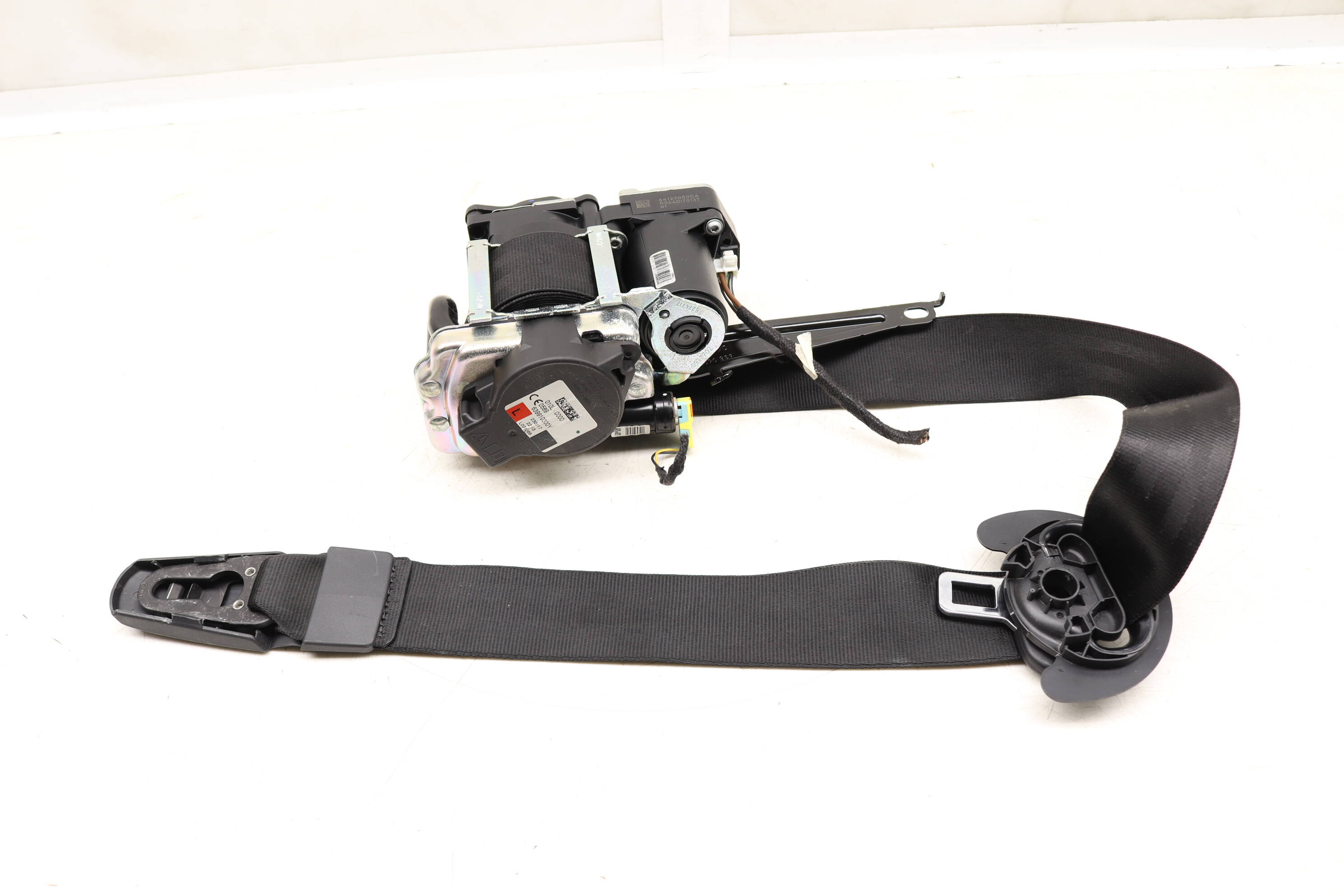 Audi Front Left Seatbelt / Seat Belt Retractor 8W0857705G