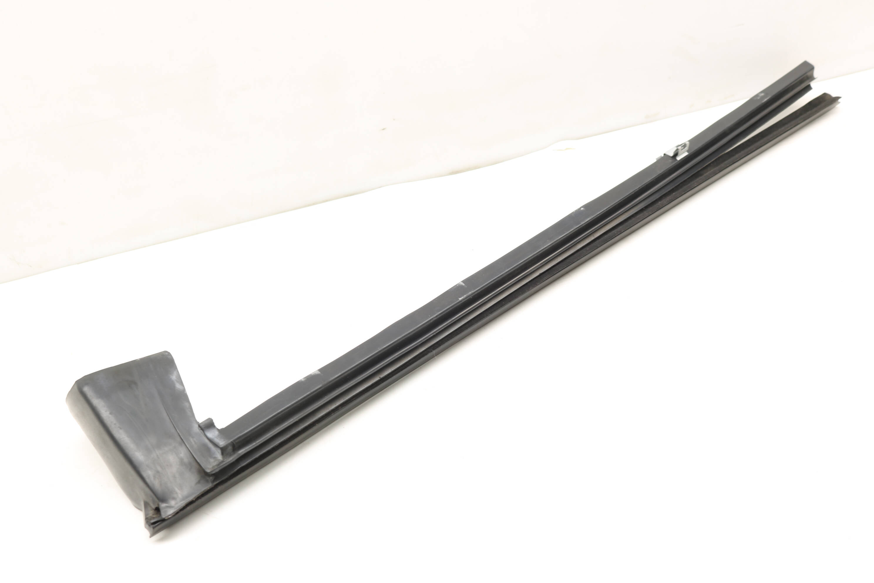 BMW Lower Outer Door Seal / Weather Stripping (Z4) 51337016638