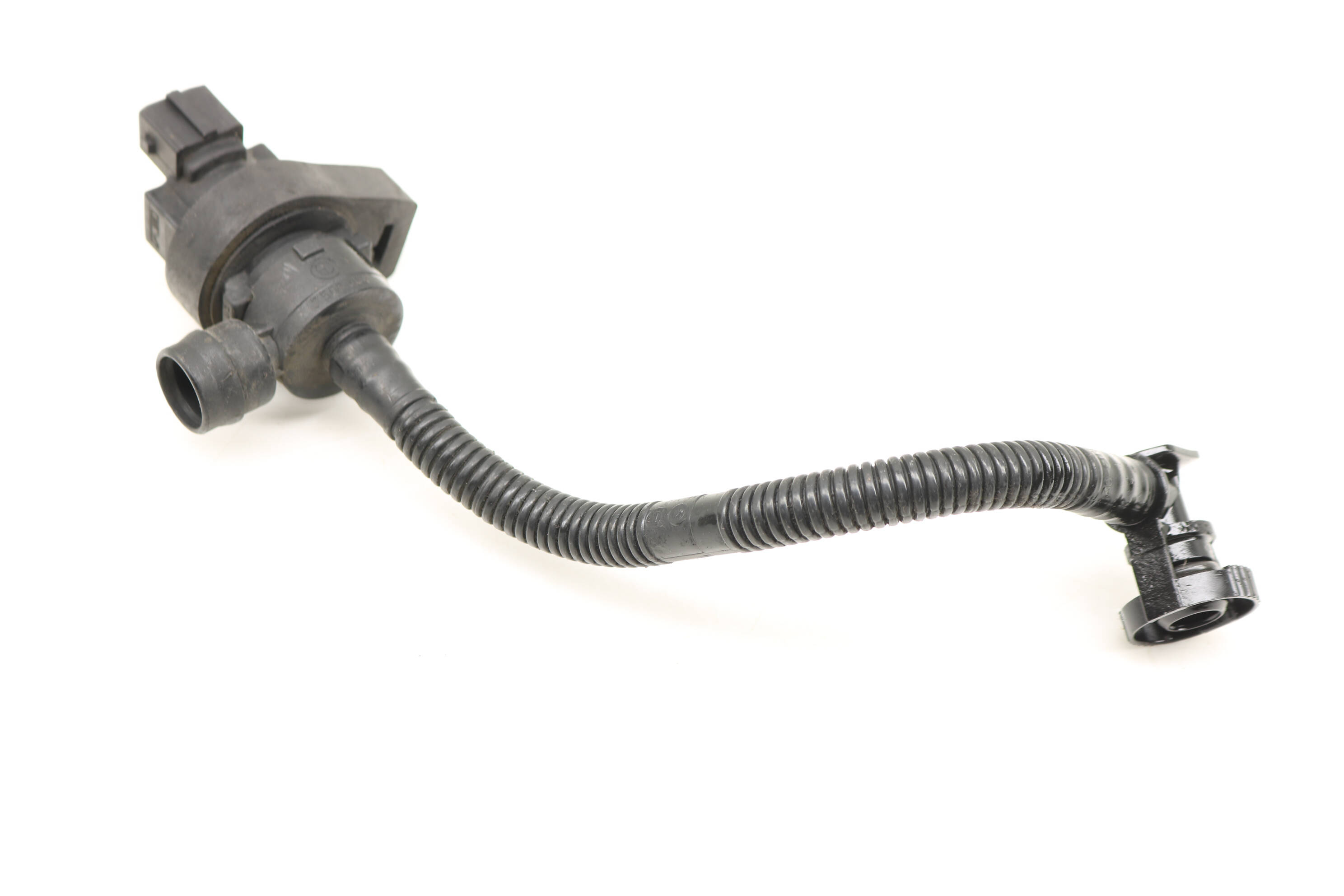 BMW Fuel Tank Breather Valve / Line 13907507664