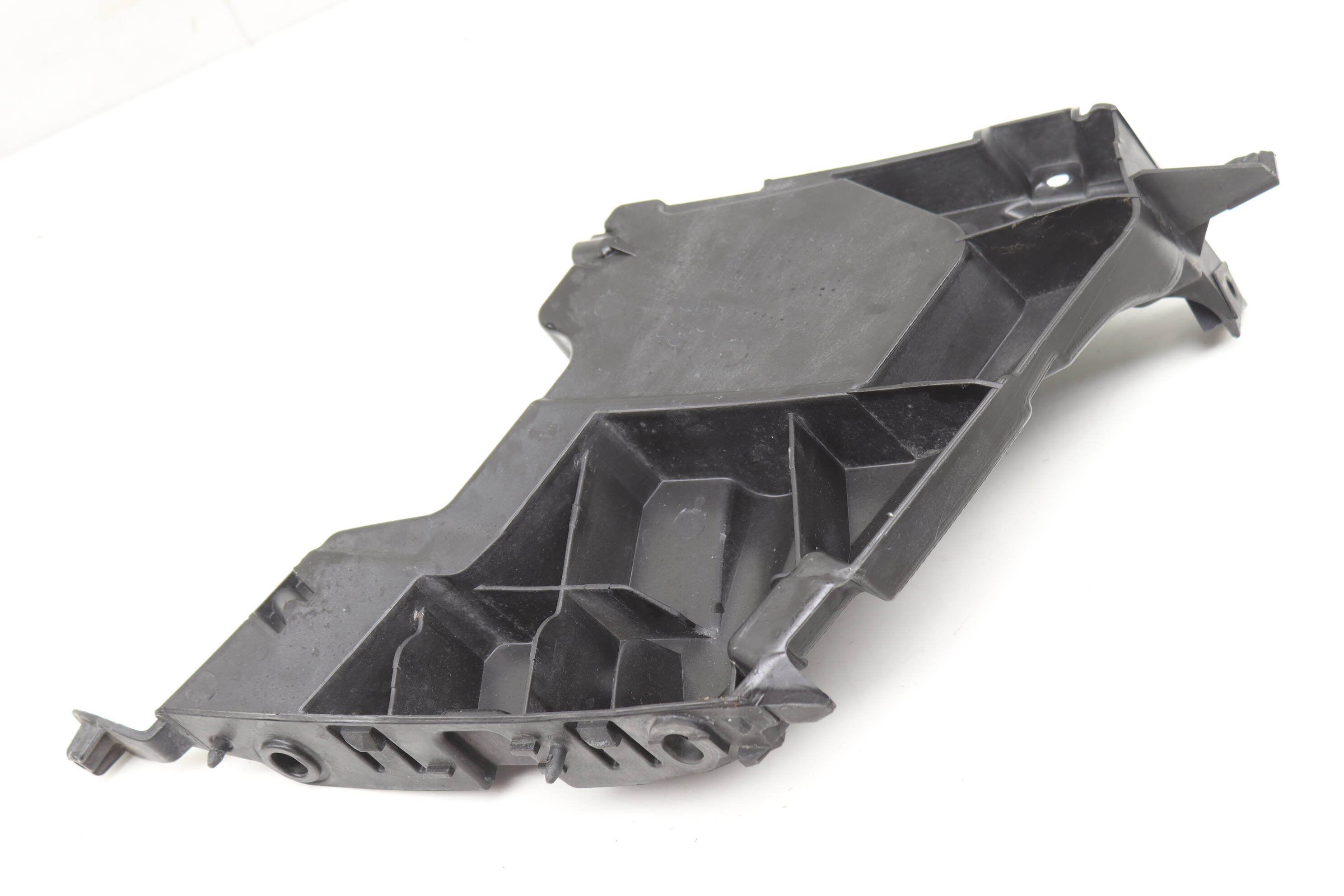 Audi Front Left Bumper Guide Bracket 4G8807283C