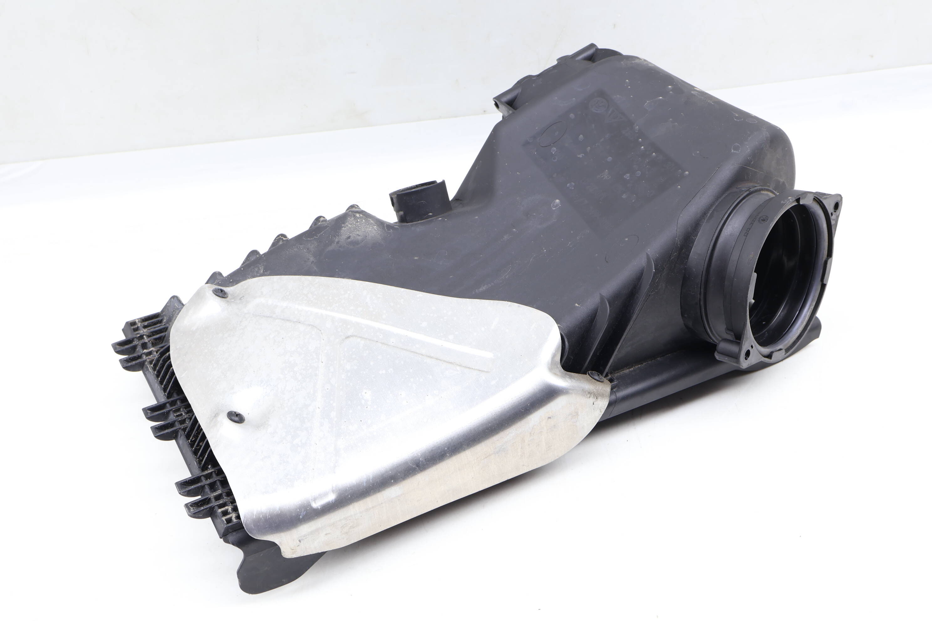 VW Engine Air Filter Housing / Box (Upper Half) 7P6129607Q