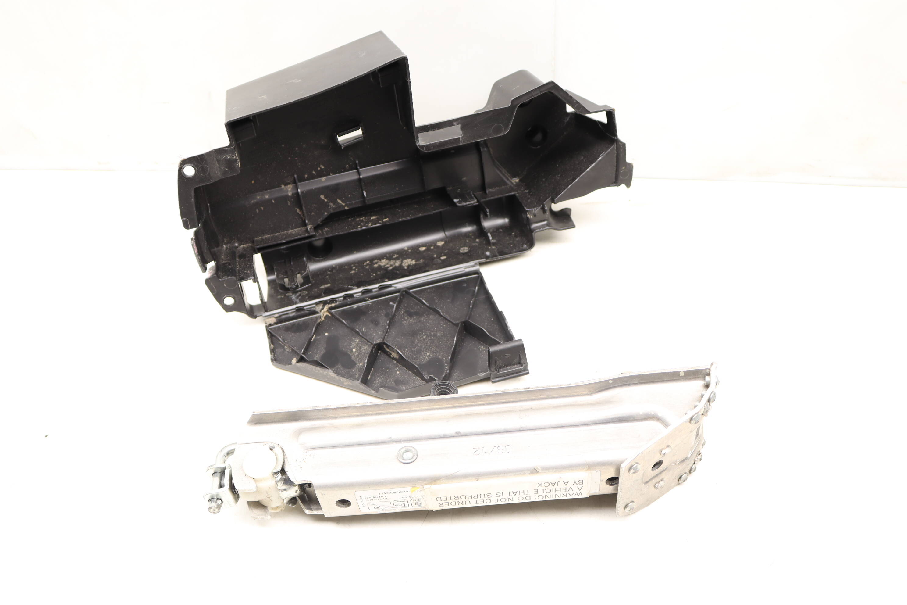 Mercedes-Benz Jack W/ Housing 2125800018