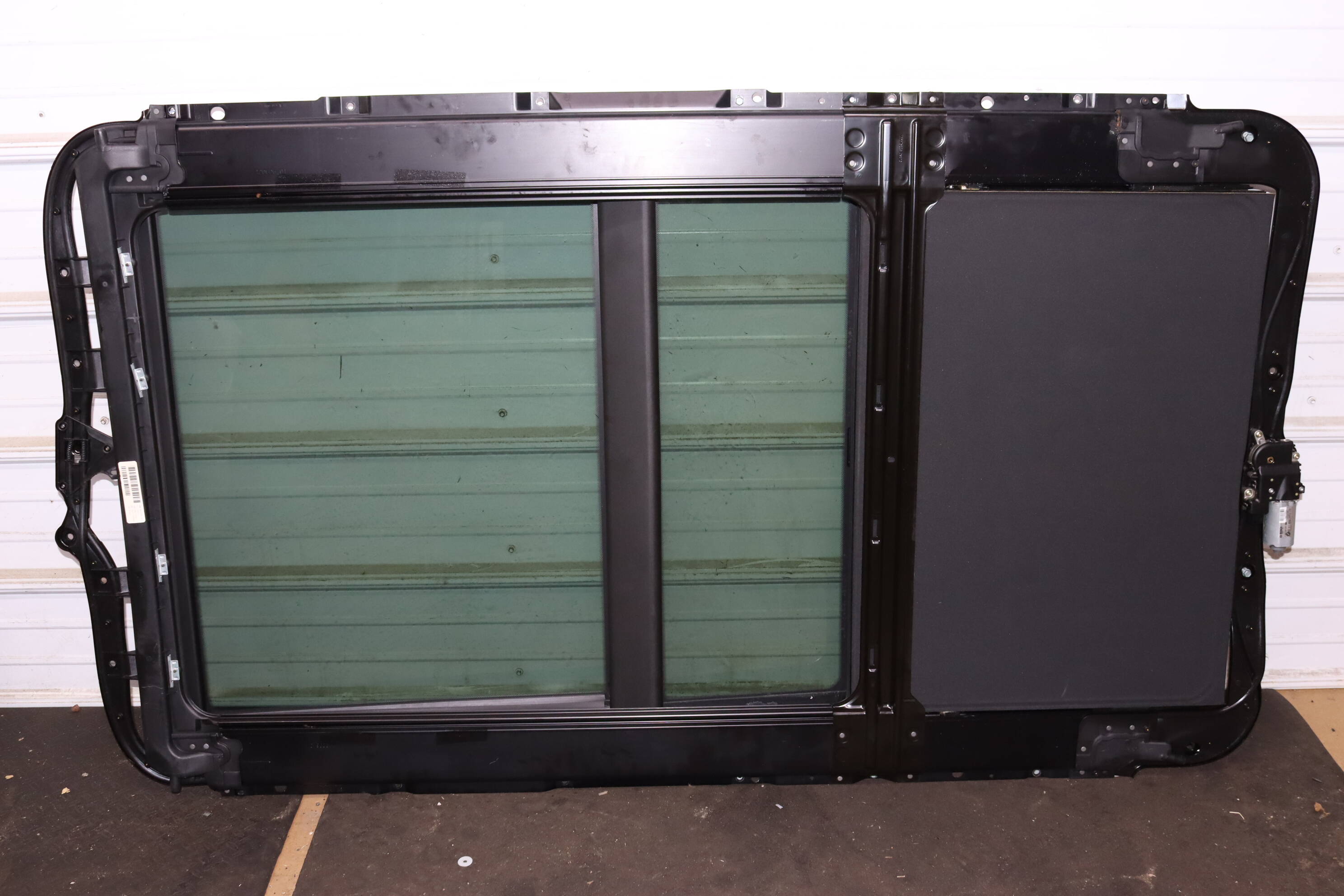 BMW Panoramic Sun Roof Glass / Assembly (X5) 54107199535