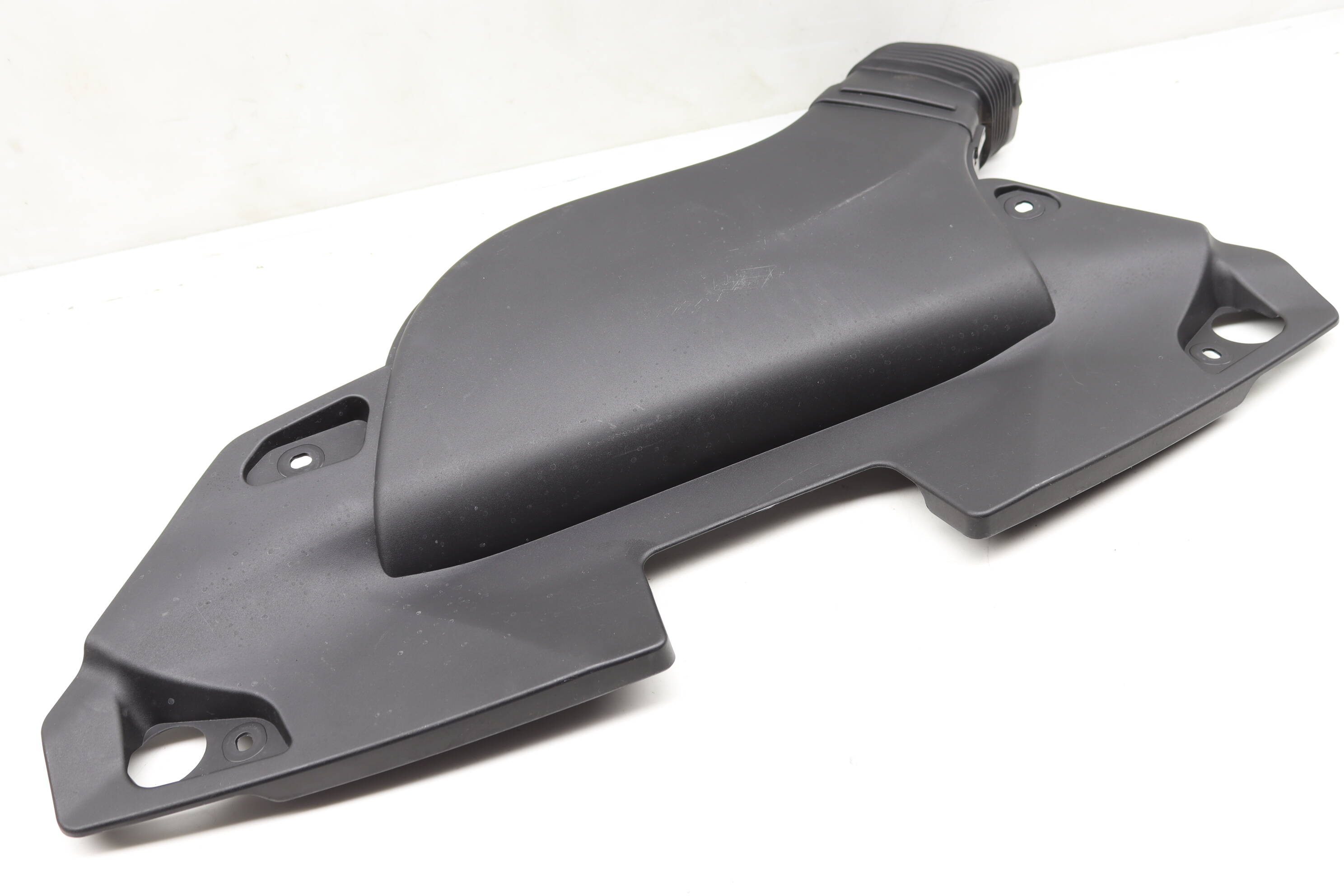 BMW Engine Air Intake Duct (Z4) 13717582909