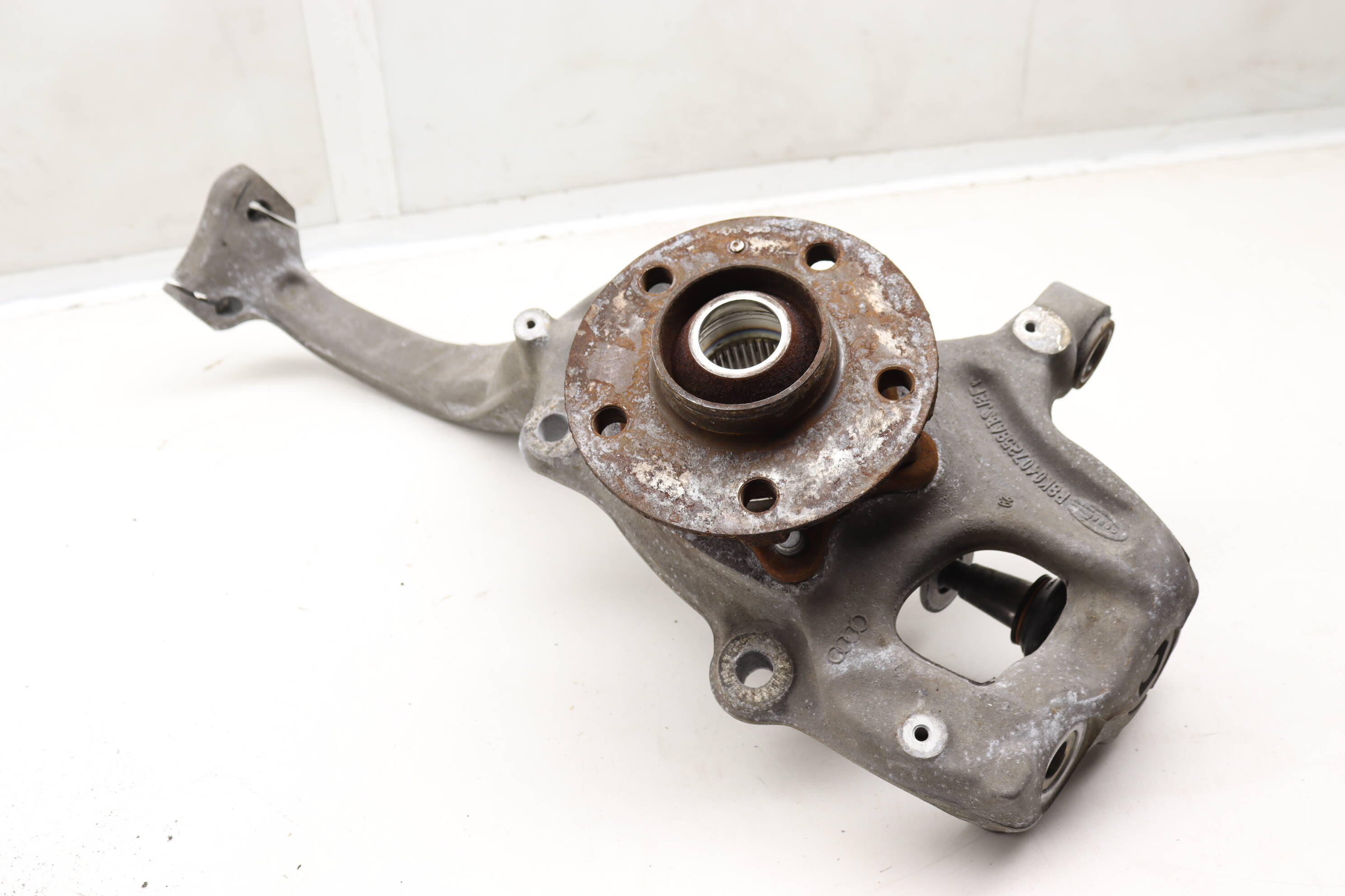 Audi Front Right Spindle Knuckle W/ Wheel Bearing 4G0407254B