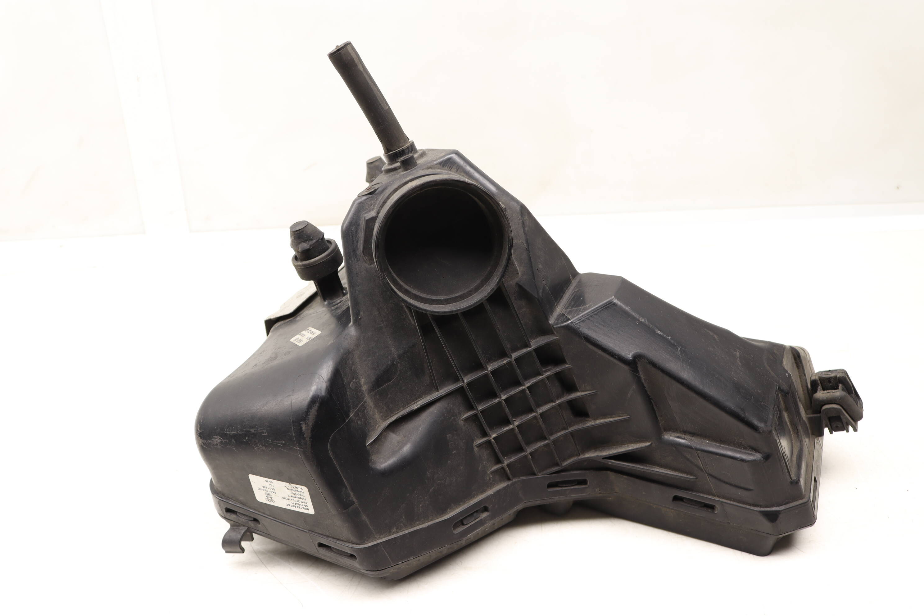Audi Lower Air Cleaner Filter Box / Housing 8K0133837AC
