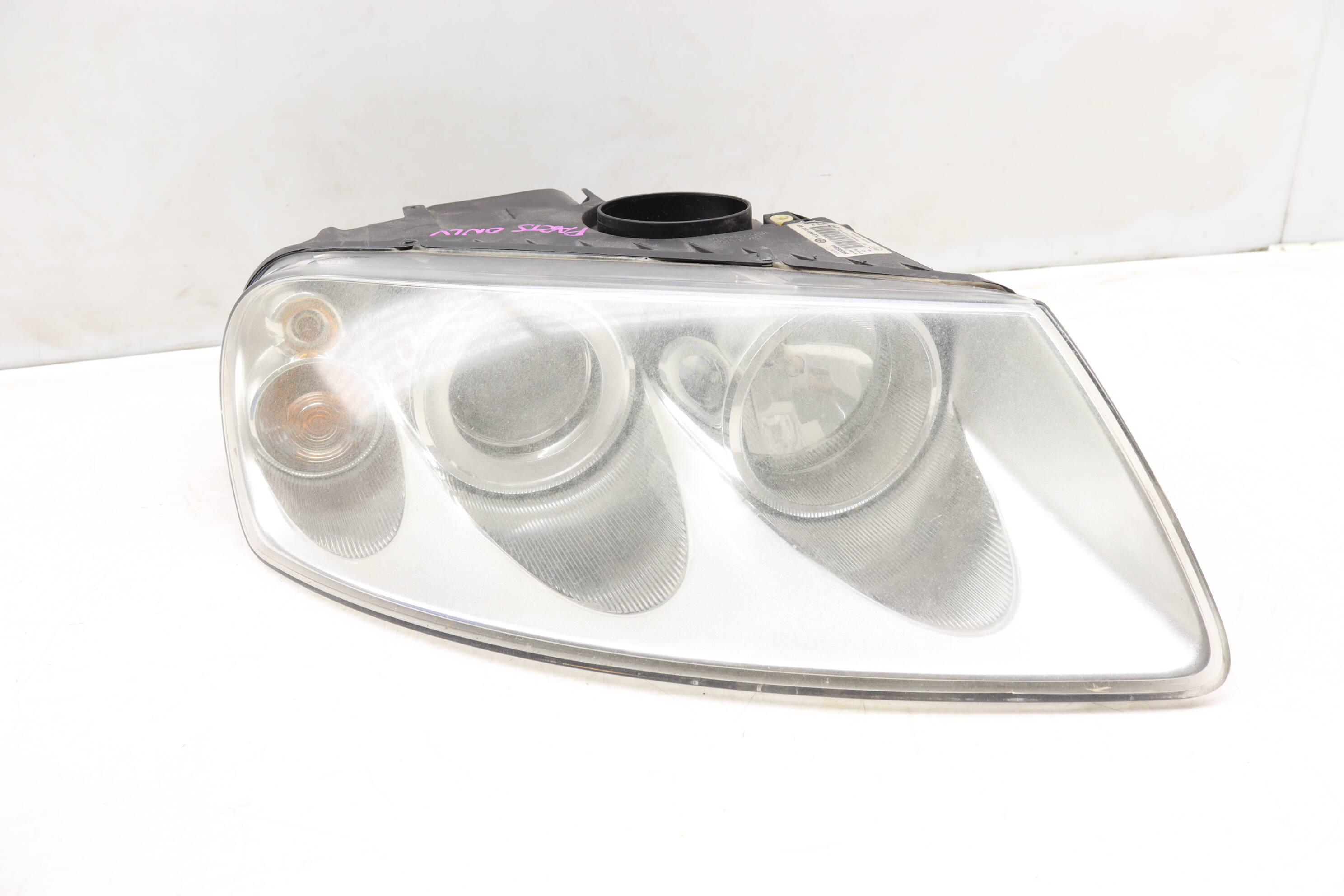 VW Right Halogen Headlight / Headlamp (Touareg) 7L6941016BP