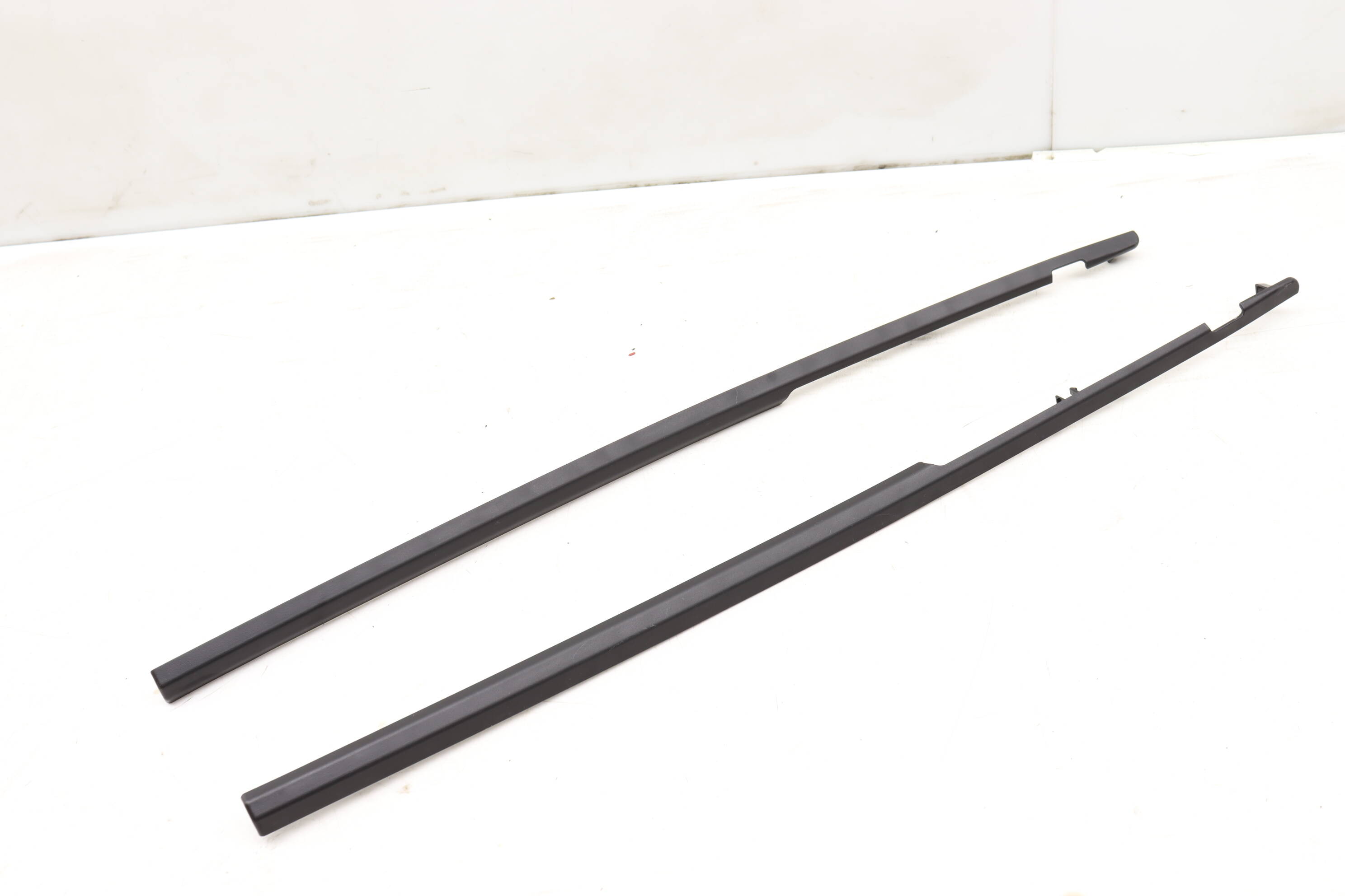 VW Front Side Sliding Roof Glass Trim / Seal 1K9898925