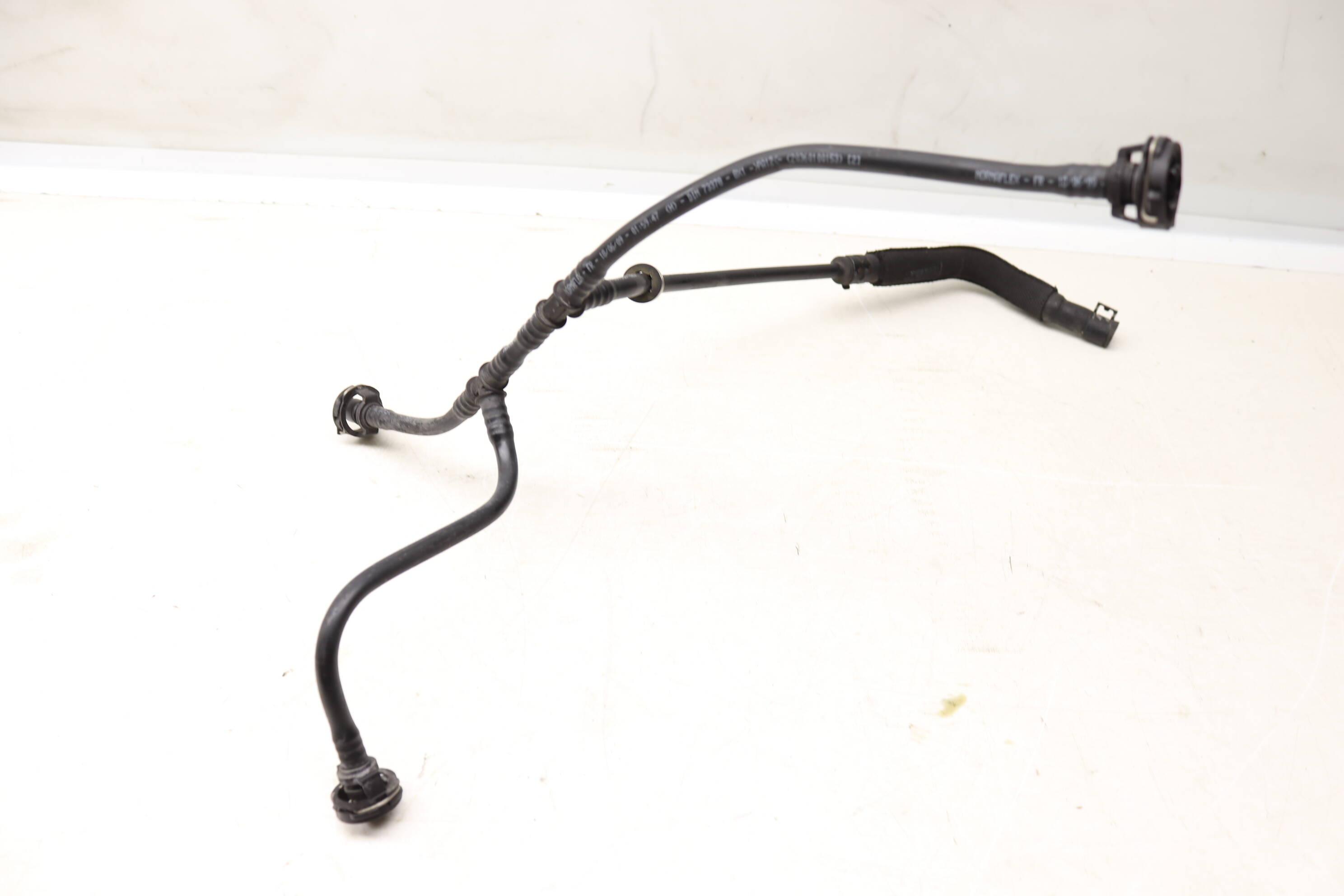 Audi Coolant Reservoir Hose / Line 8K0121081AE