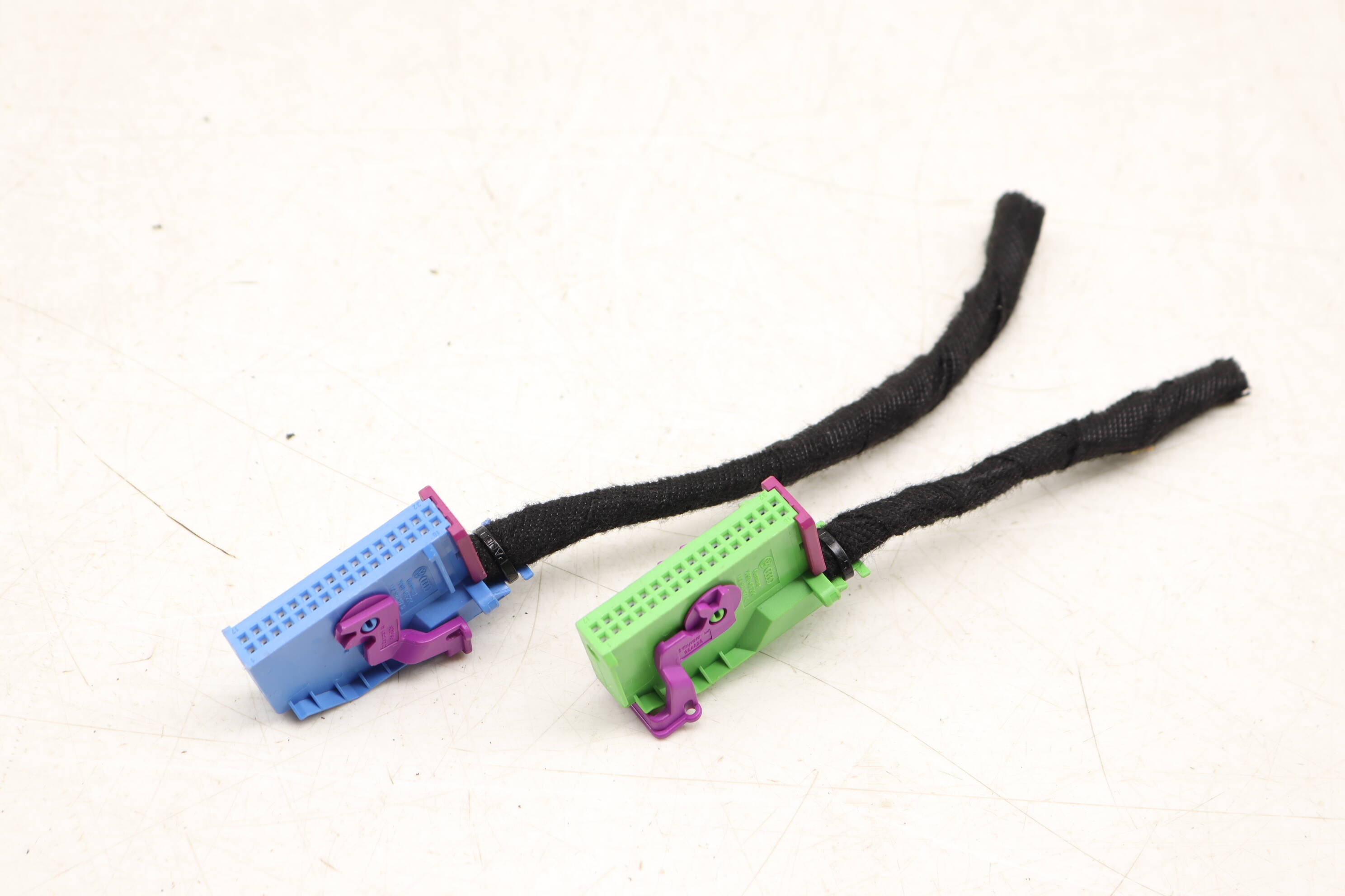 VW Instrument Cluster Wiring Connector / Pigtail (Touareg)