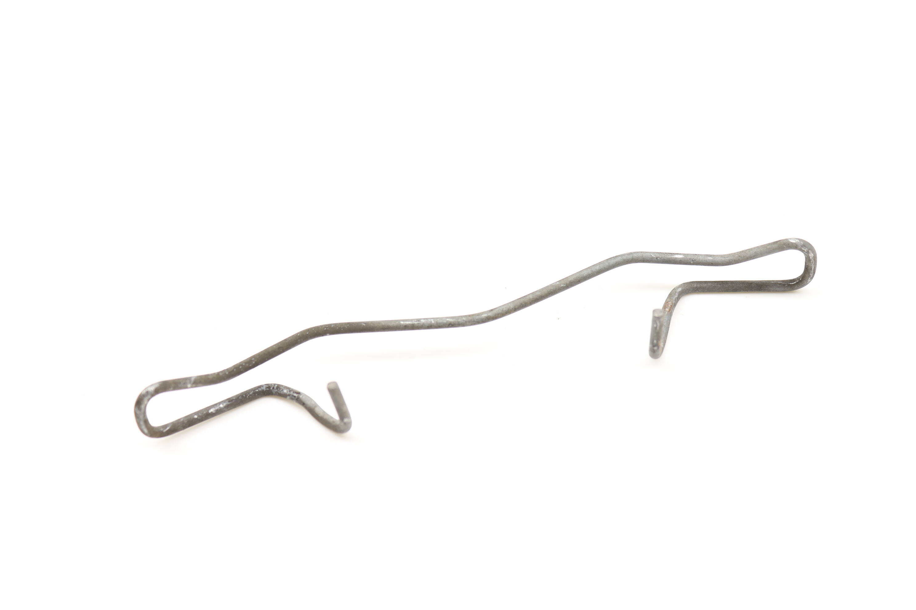 Land Rover Rear Brake Caliper Anti-Rattle Spring / Clip LR062657