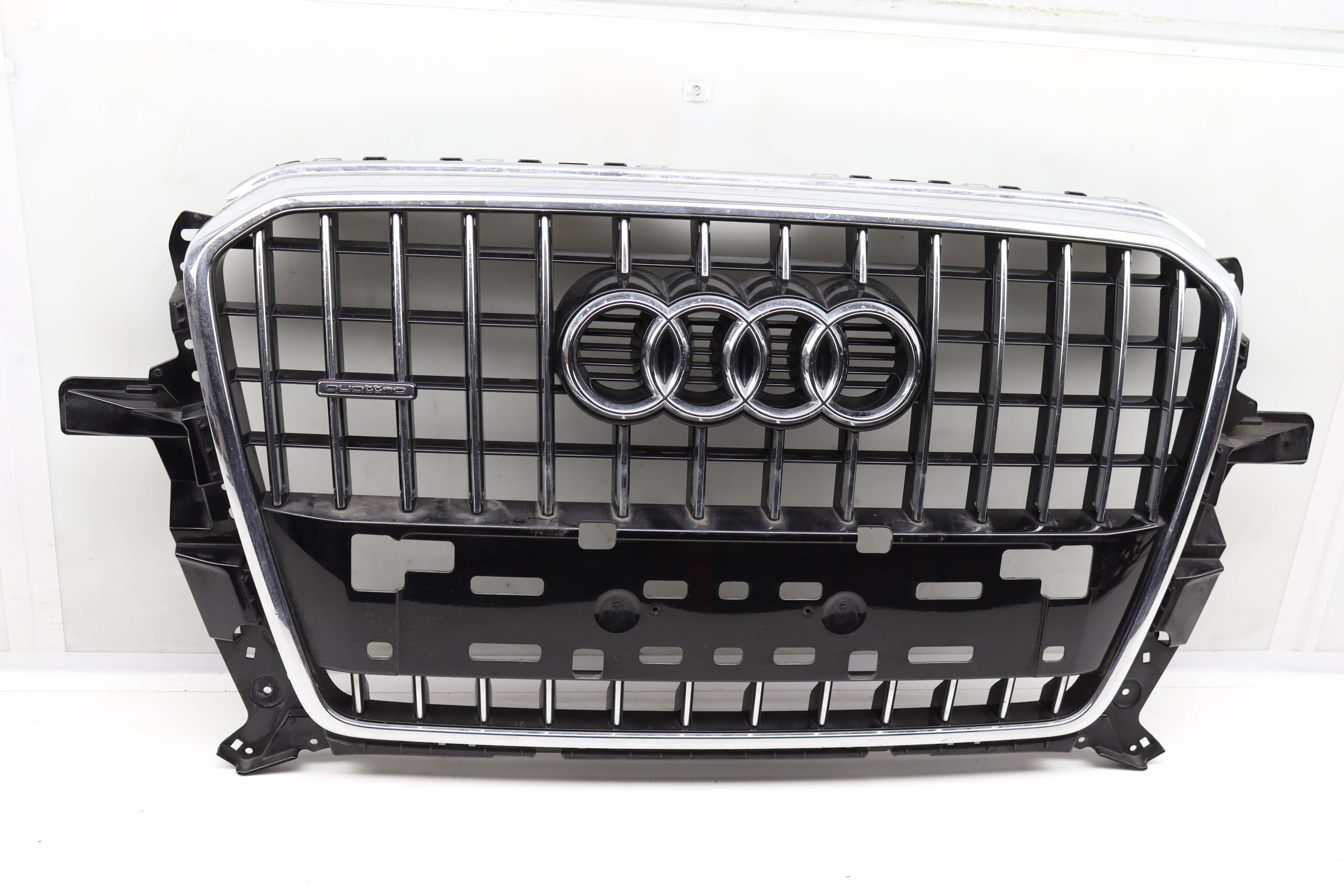Audi Front Center Grille Assembly (SQ5, Q5) 8R0853651AL