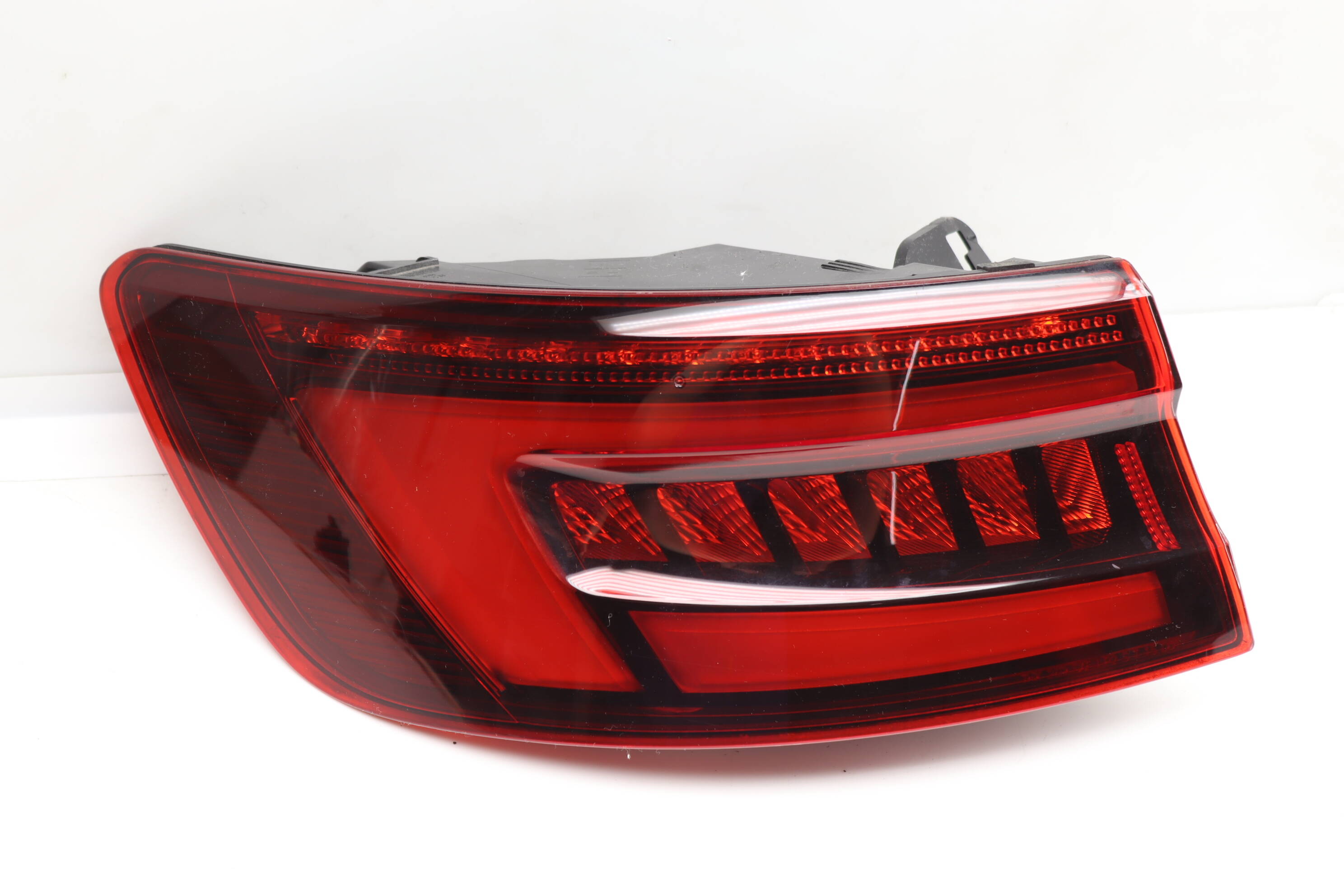 Audi Left Outer Led Tail Light / Lamp 8W5945091F