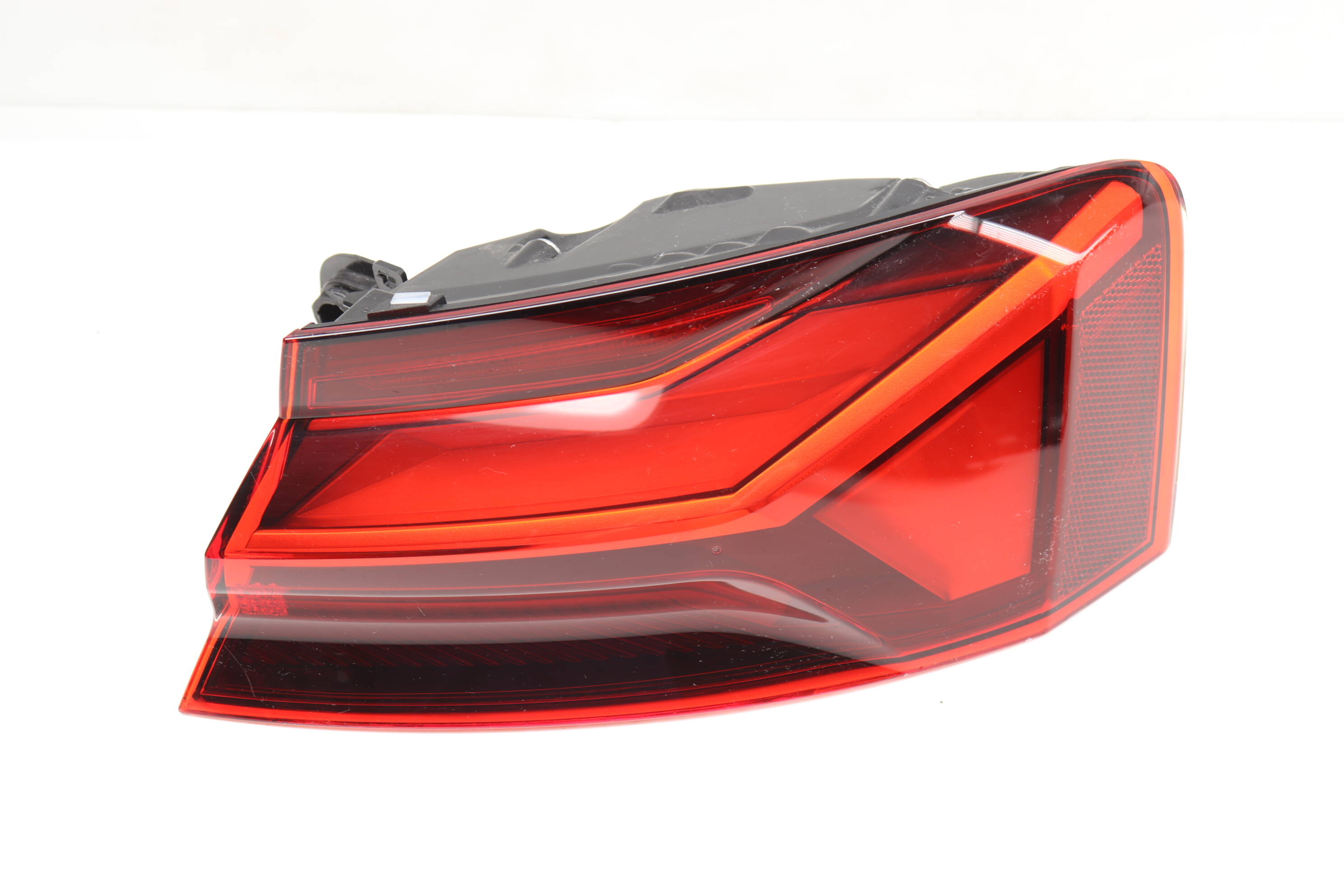 Audi Right Led Tail Light / Lamp (Outer) 8W6945092AB