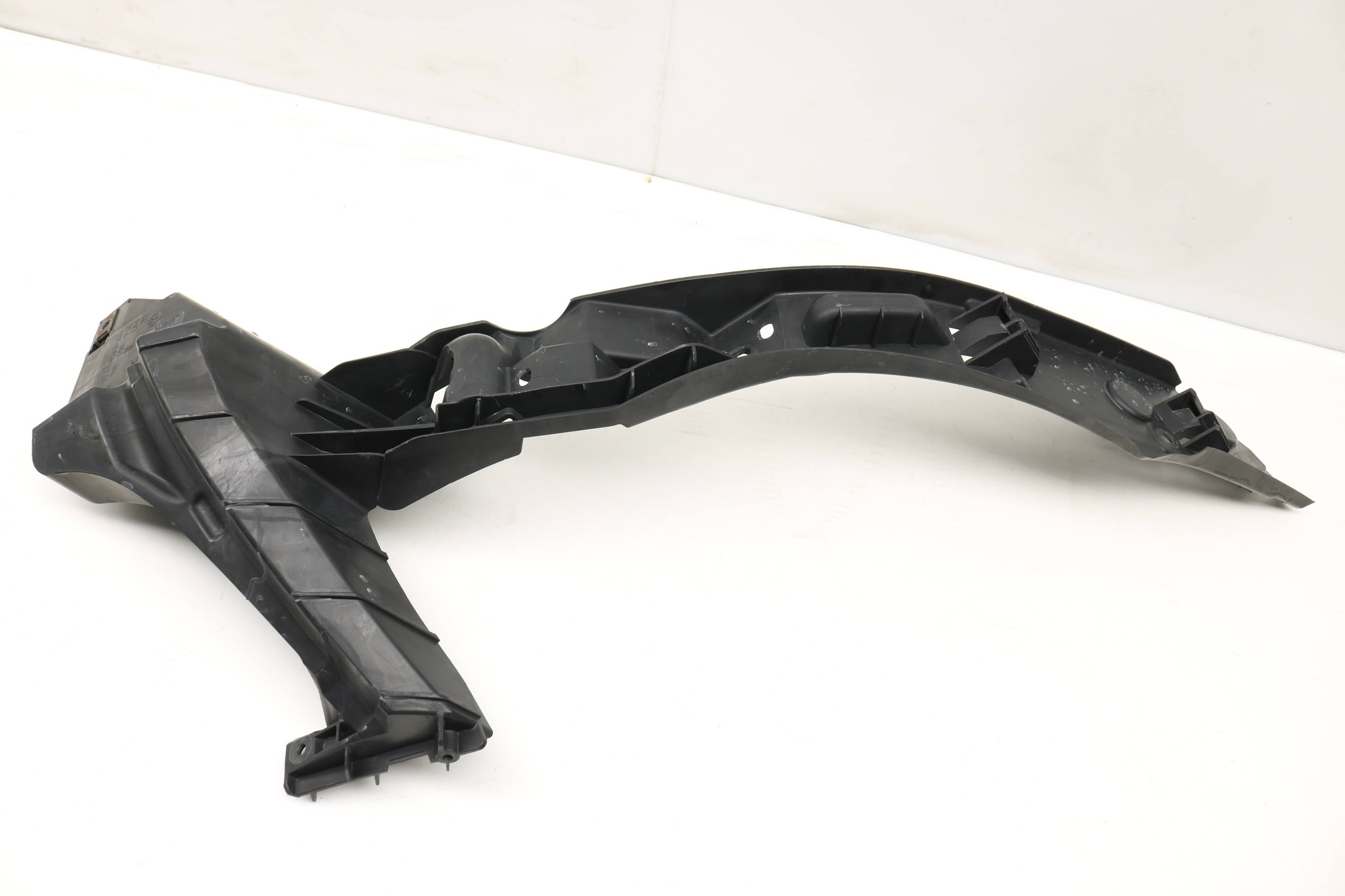 FRONT RIGHT - BUMPER GUIDE / MOUNT BRACKET - VW TOUAREG - 7L6807184D