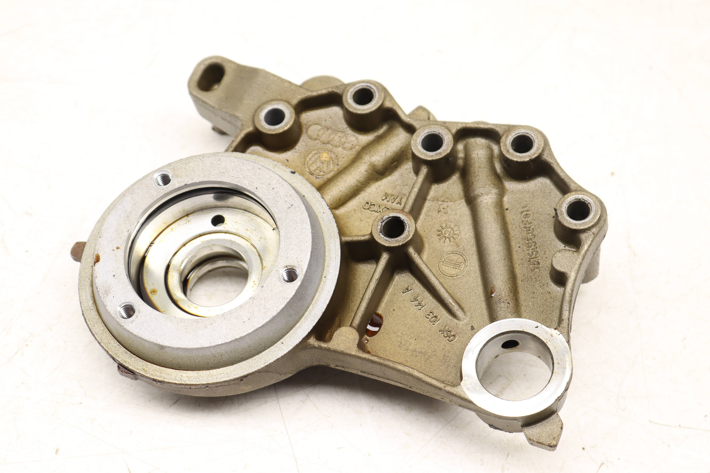 VW Camshaft Bridge / Bracket (Passat, Beetle, Jetta) 06K103144A