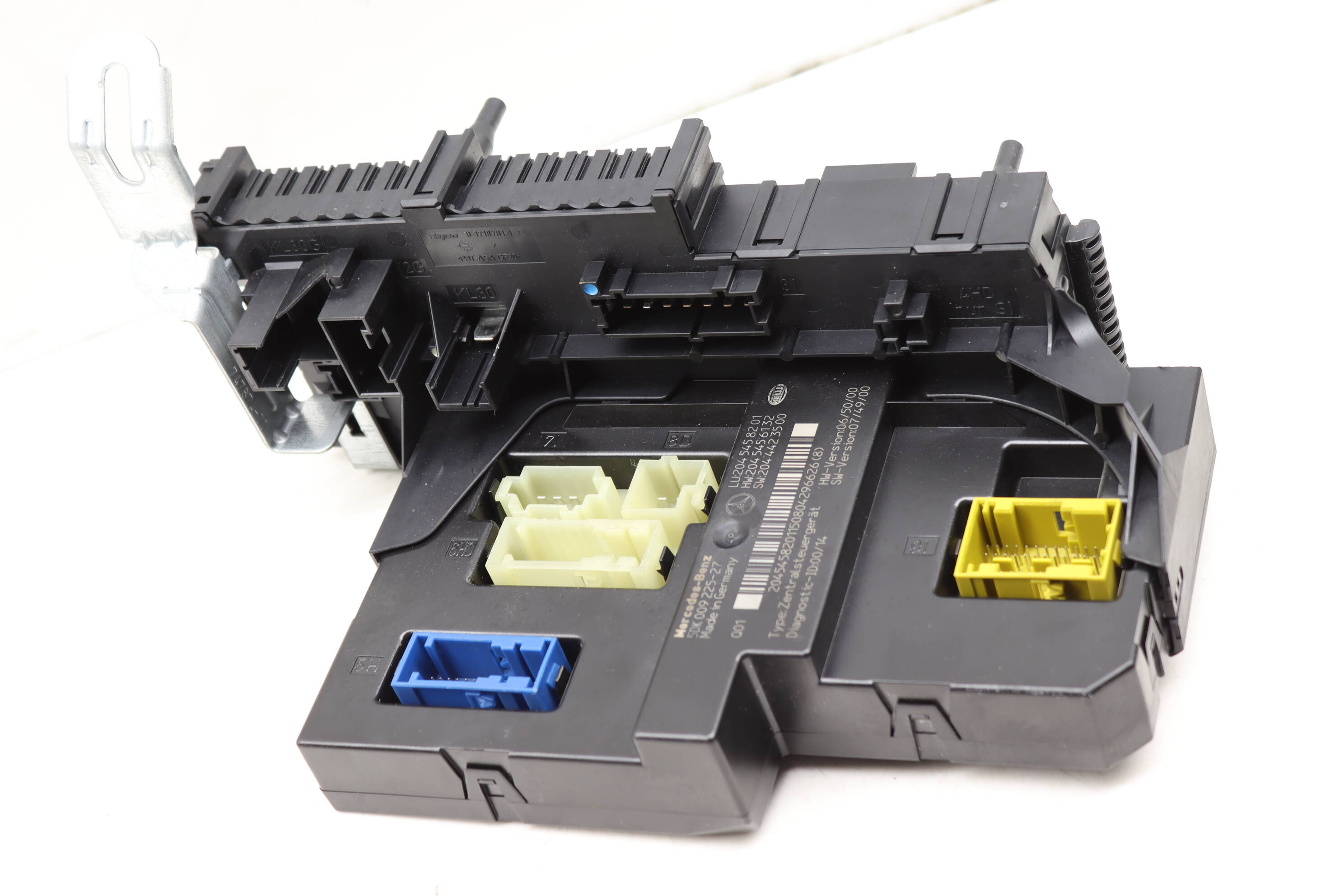 Mercedes-Benz Rear Fuse Box / Holder Module 2045458201
