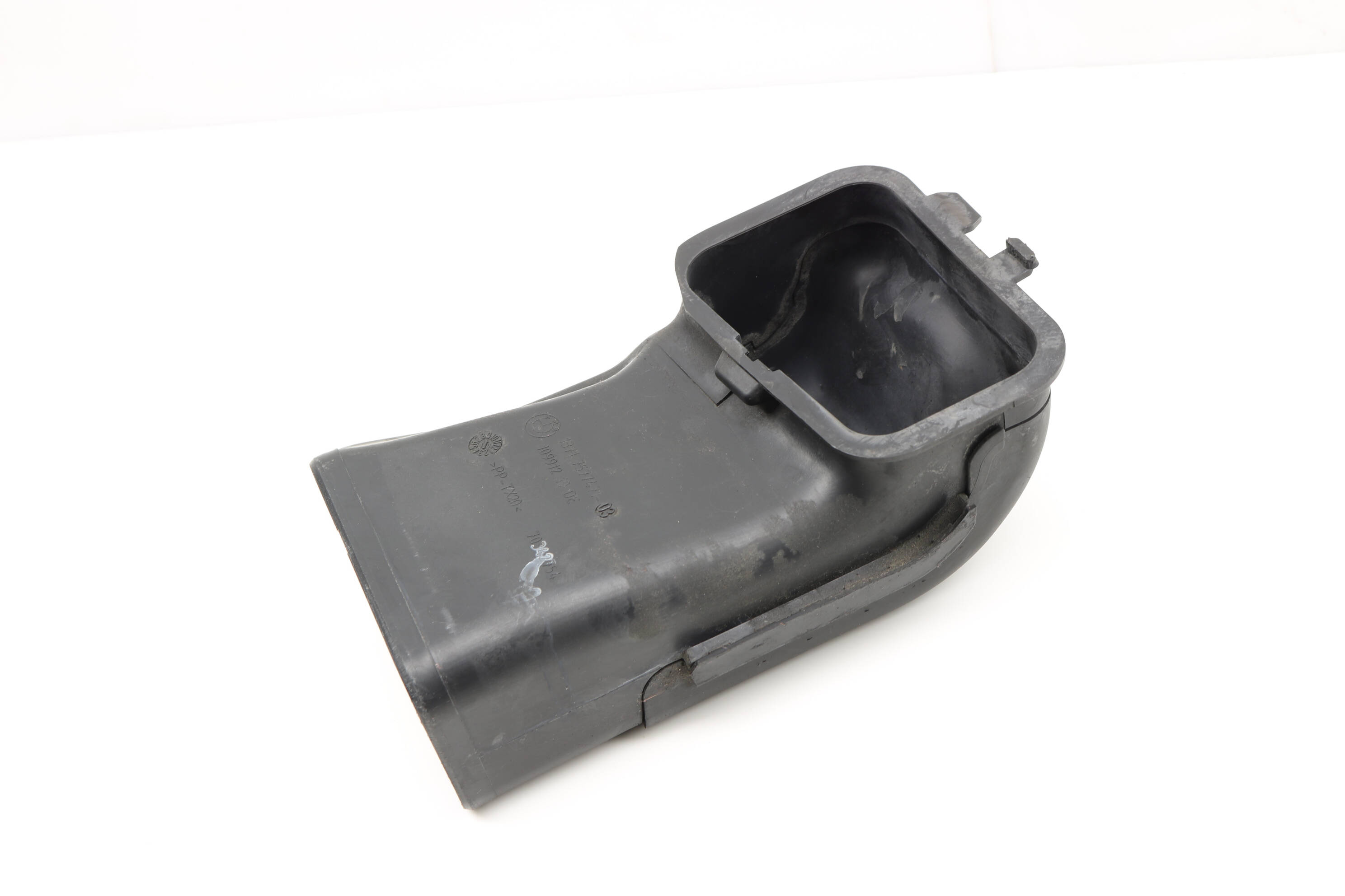 BMW Front Left Air Intake Duct / Tube 13717577471