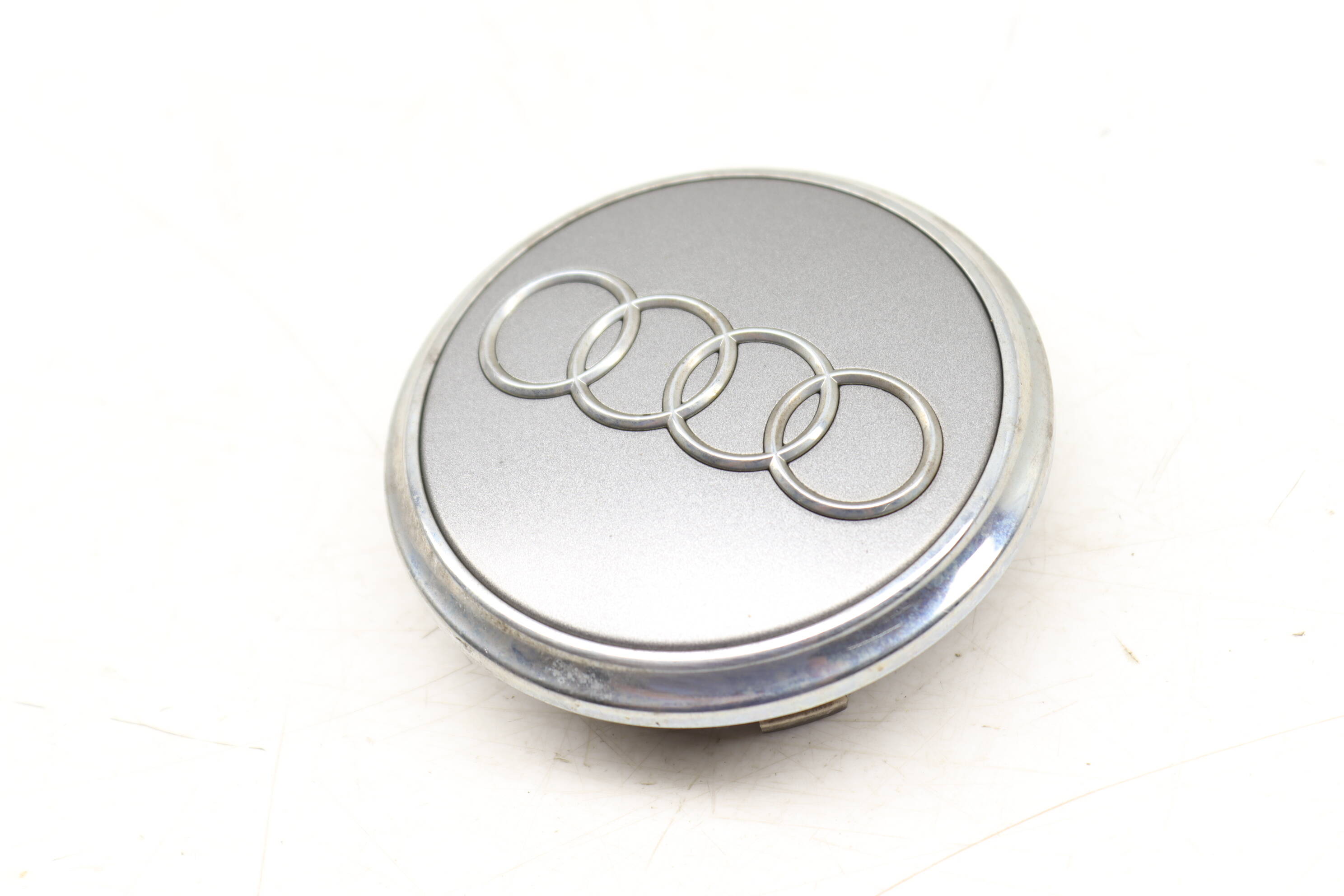 Audi Wheel / Rim Center Cap (Q7) 4L0601170