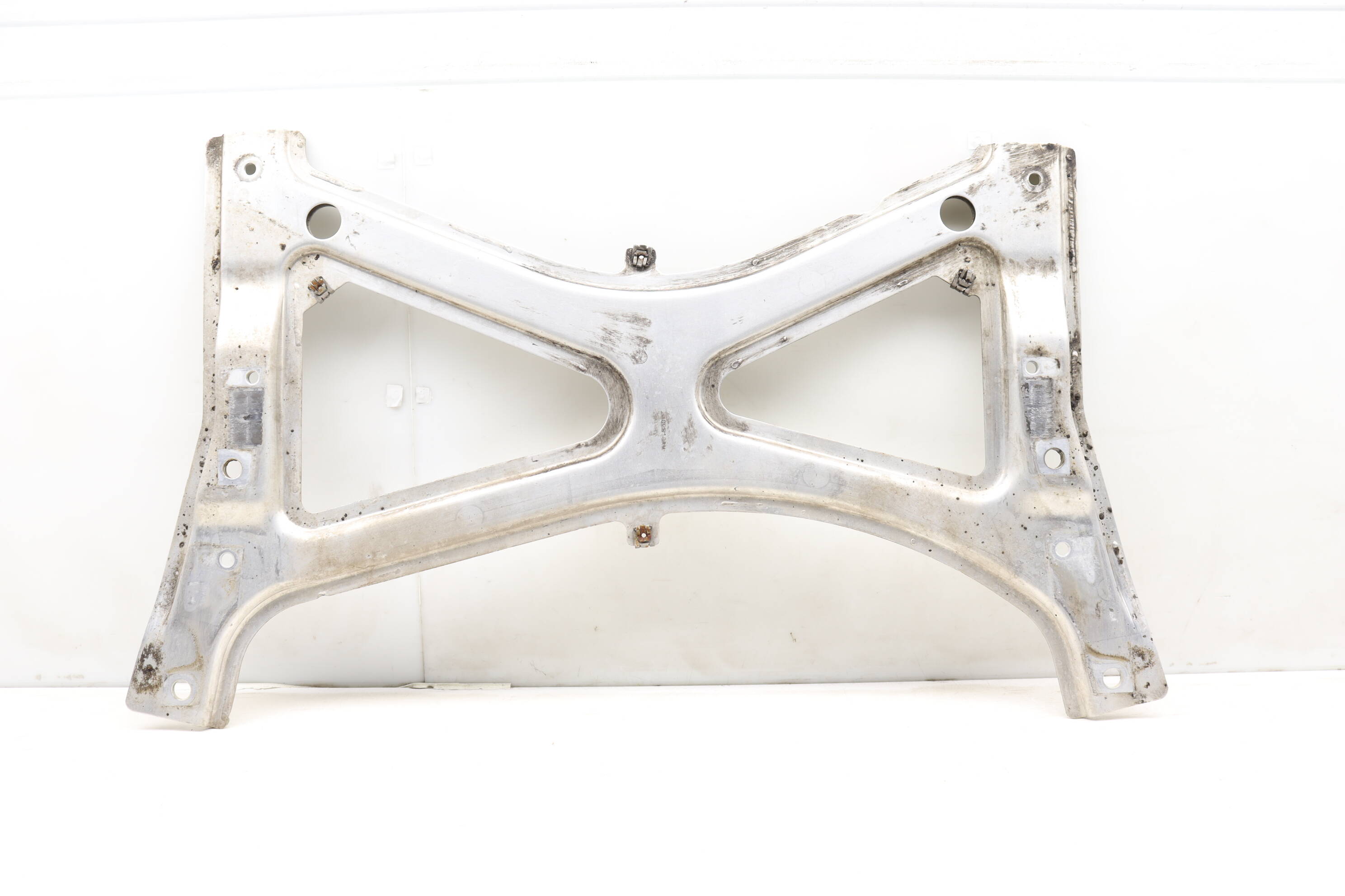 FRONT - SUBFRAME CROSSMEMBER / MOUNT BRACKET - PORSCHE PANAMERA