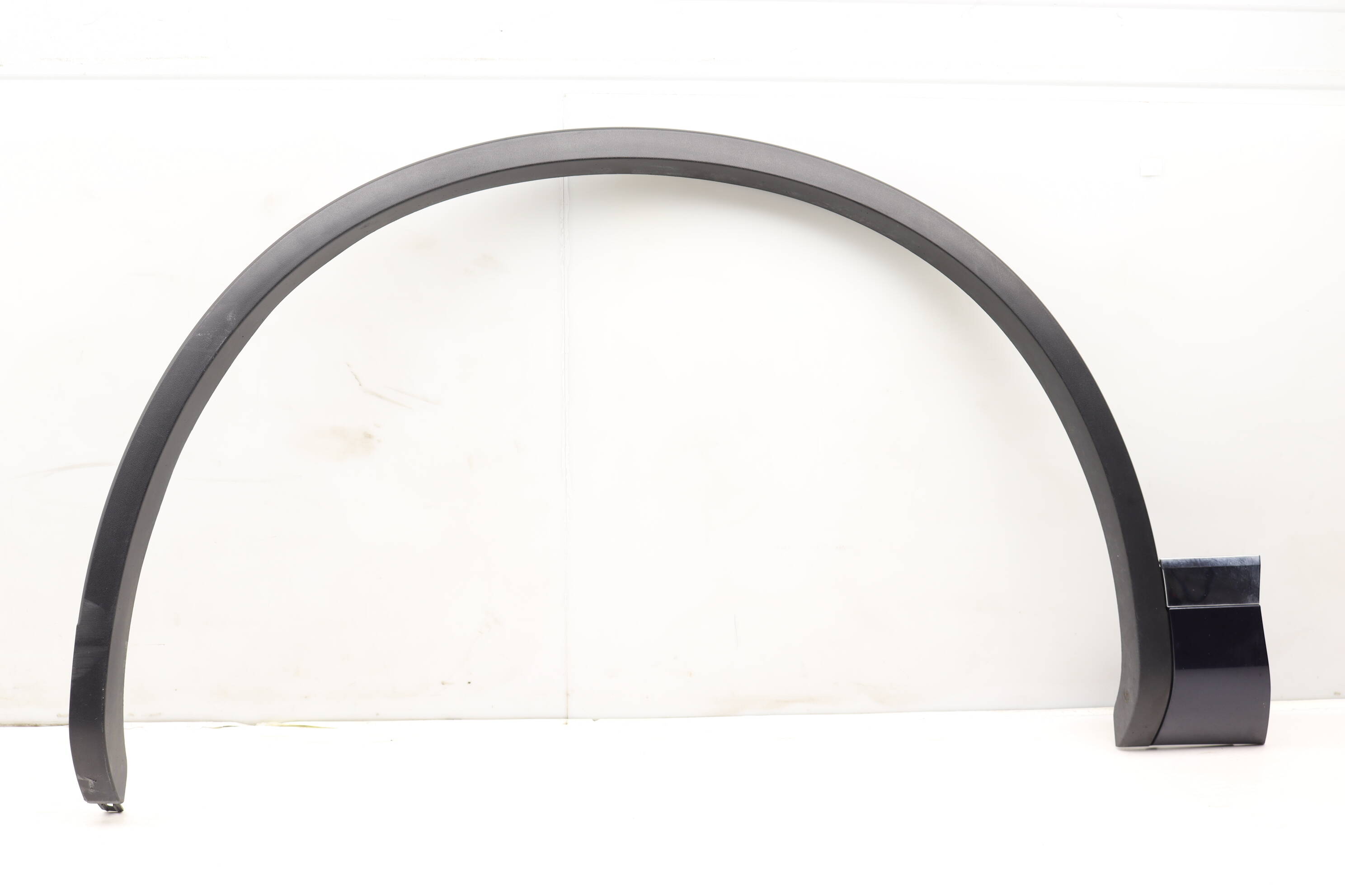 FRONT LEFT - WHEEL FENDER FLARE TRIM / MOLDING - VW TOUAREG