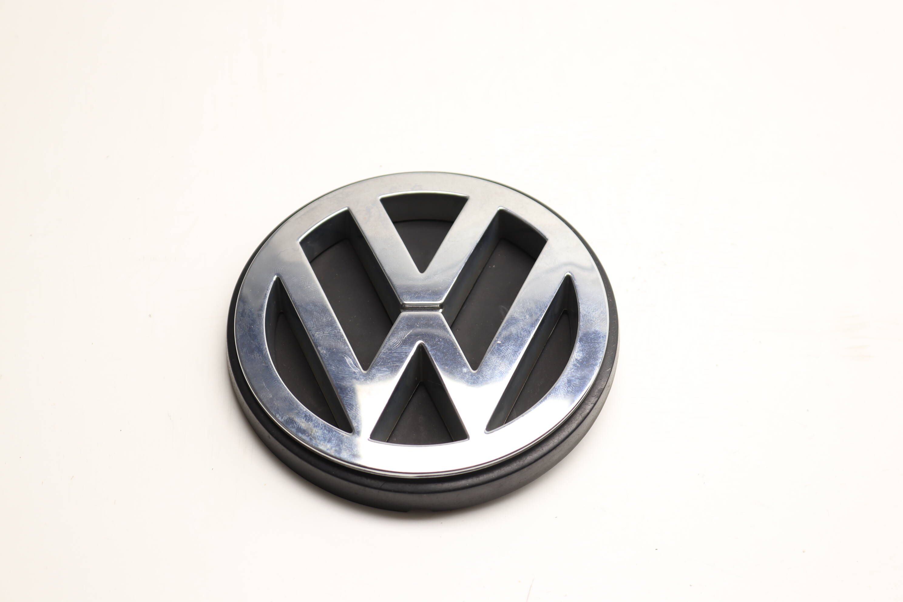 VW Rear Vw Emblem / Badge (EuroVan, Vanagon) 251853601B