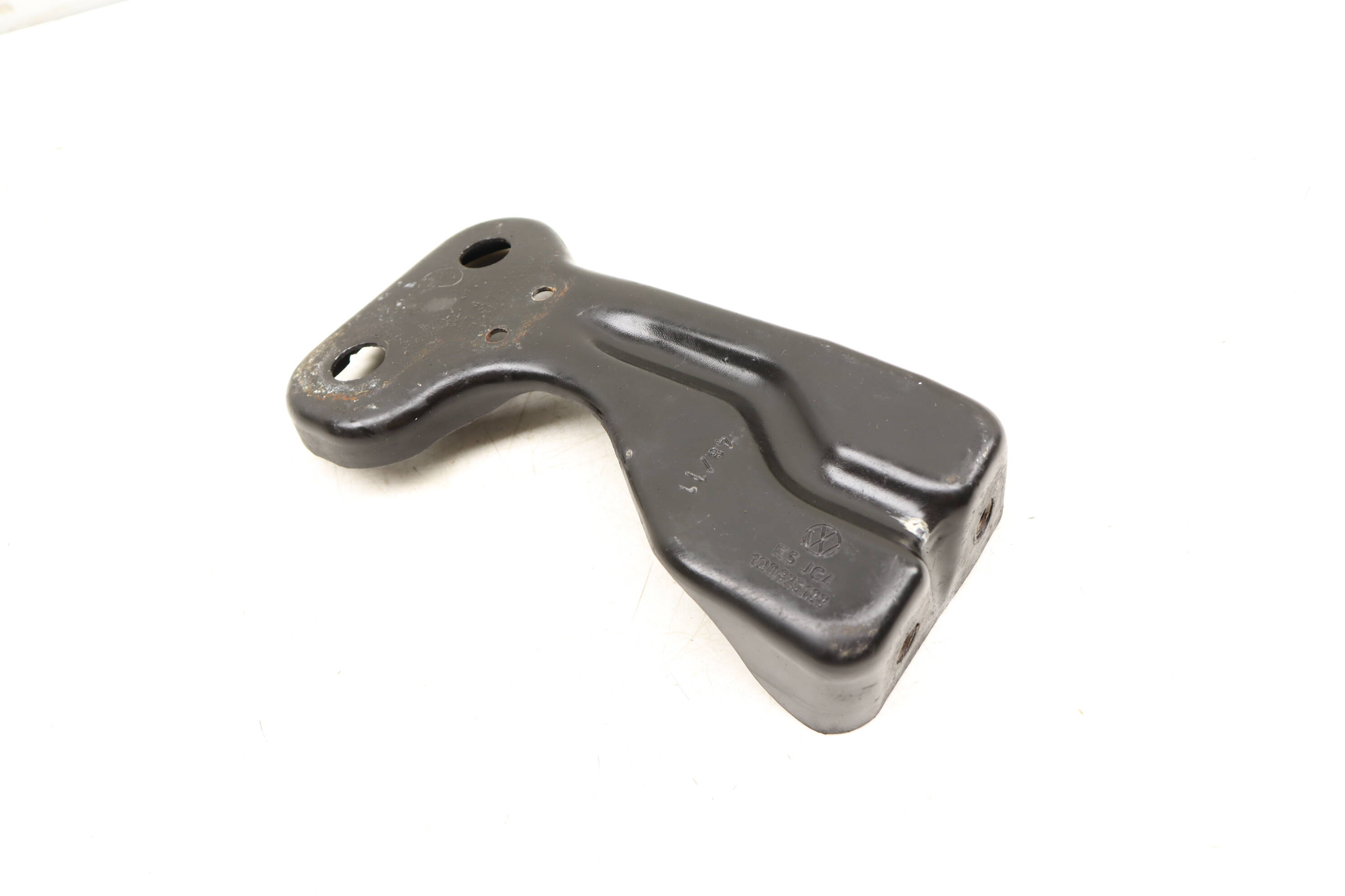 VW Front Left Bumper Reinforcement Bracket (Eos) 1Q0825199