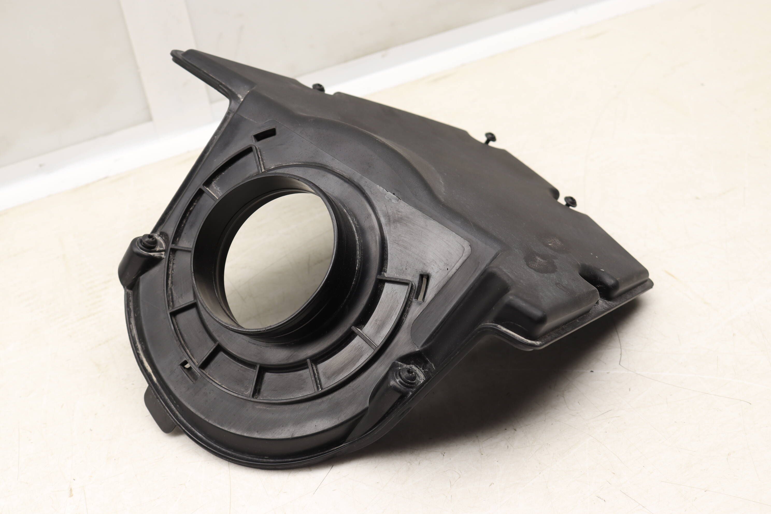 Audi Engine Air Filter Box (Upper Half) 8W0133837AB