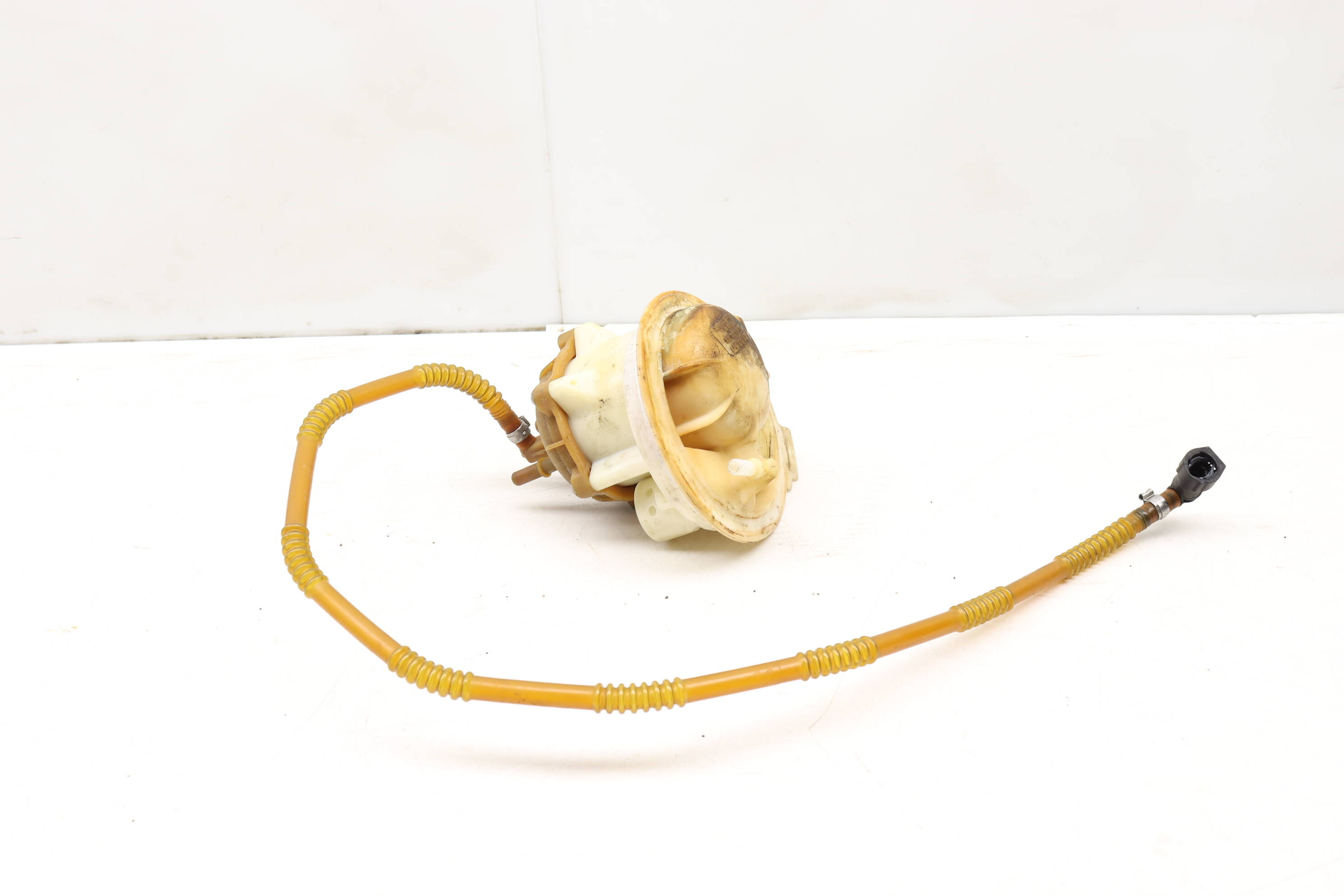 VW Left Fuel Flange / Filter (Touareg) 7L6919679D