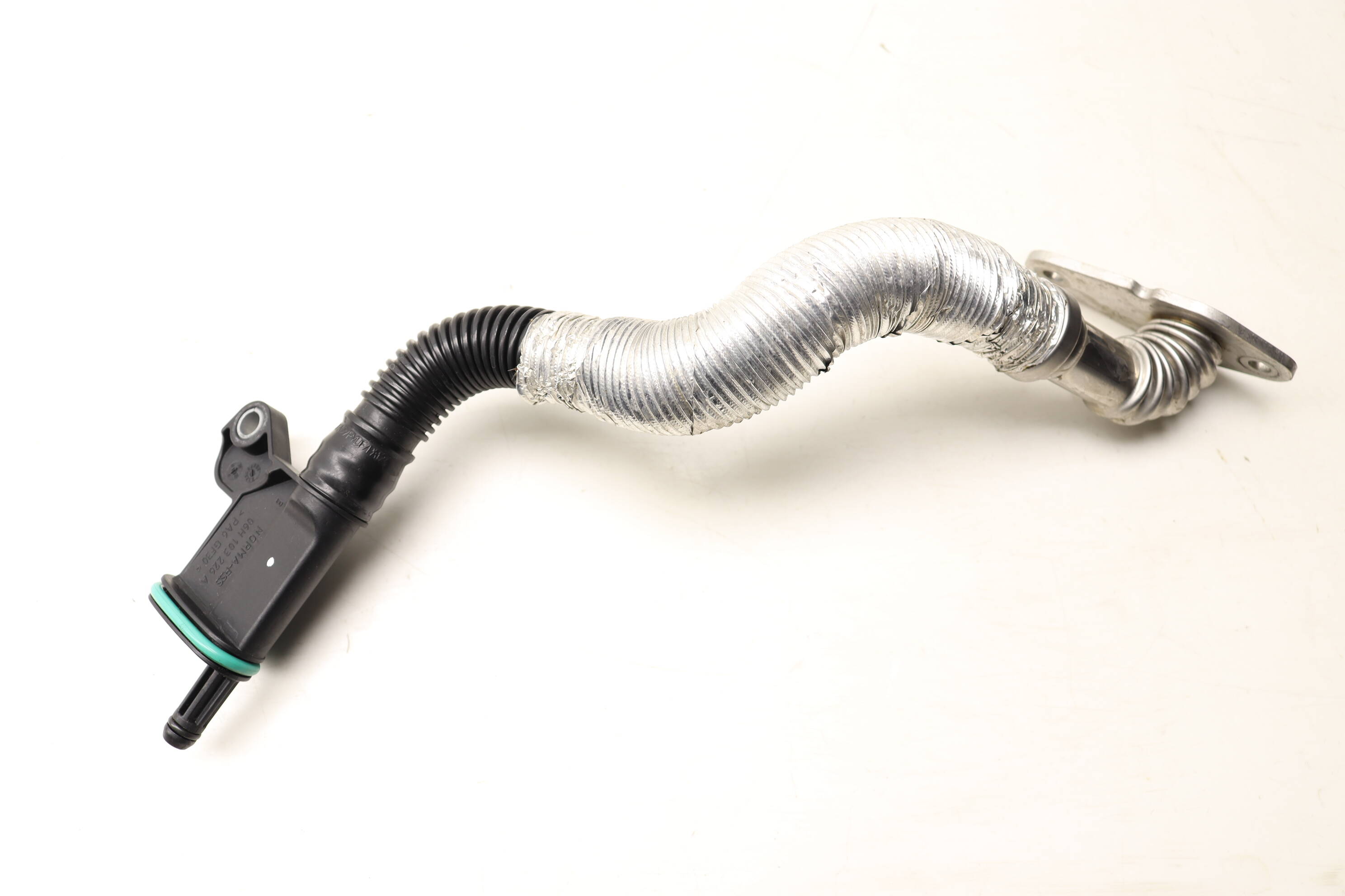 Audi Pcv Breather Hose / Line 06H103226A