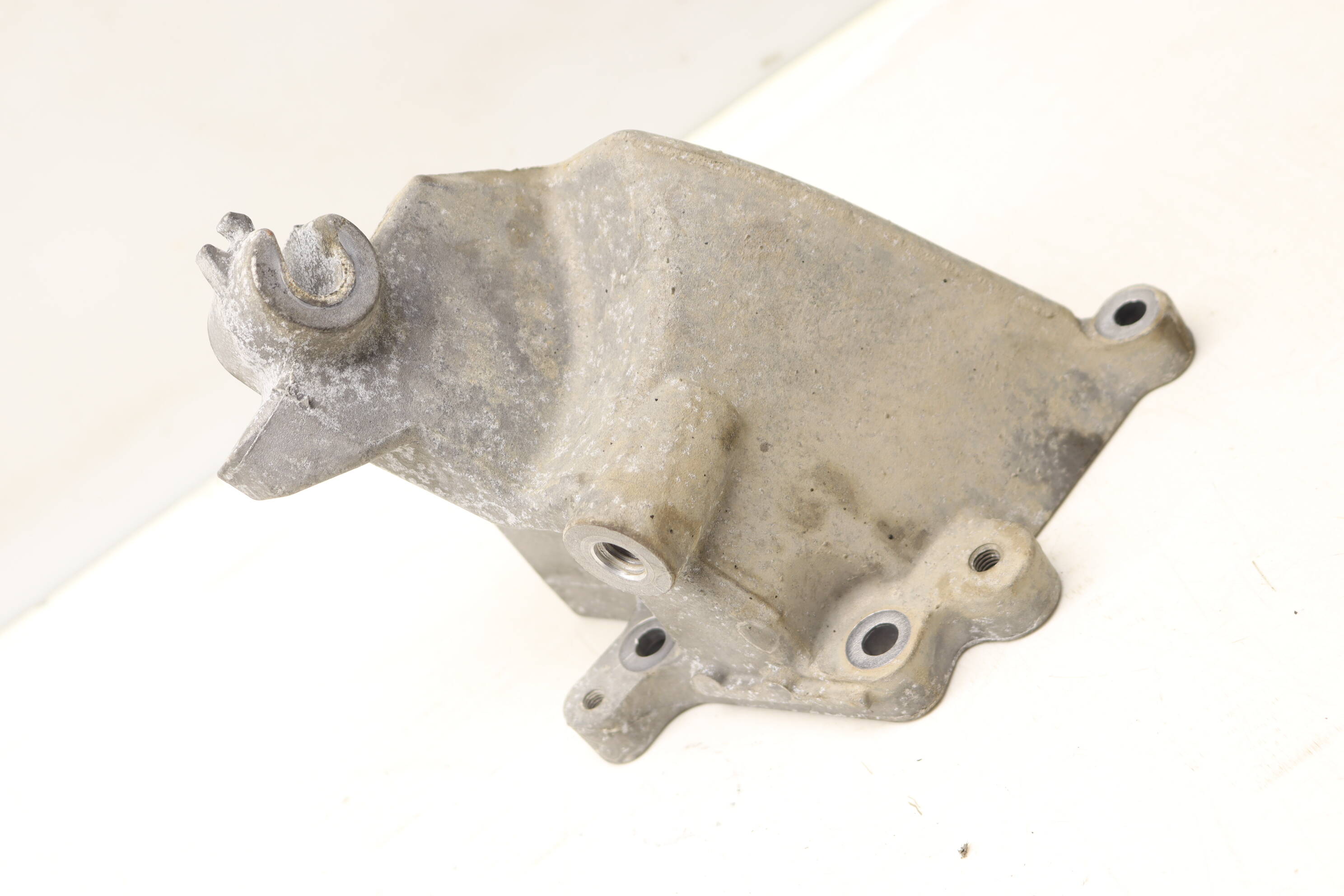 Mercedes-Benz Right Engine / Motor Mount Bracket 2762231004