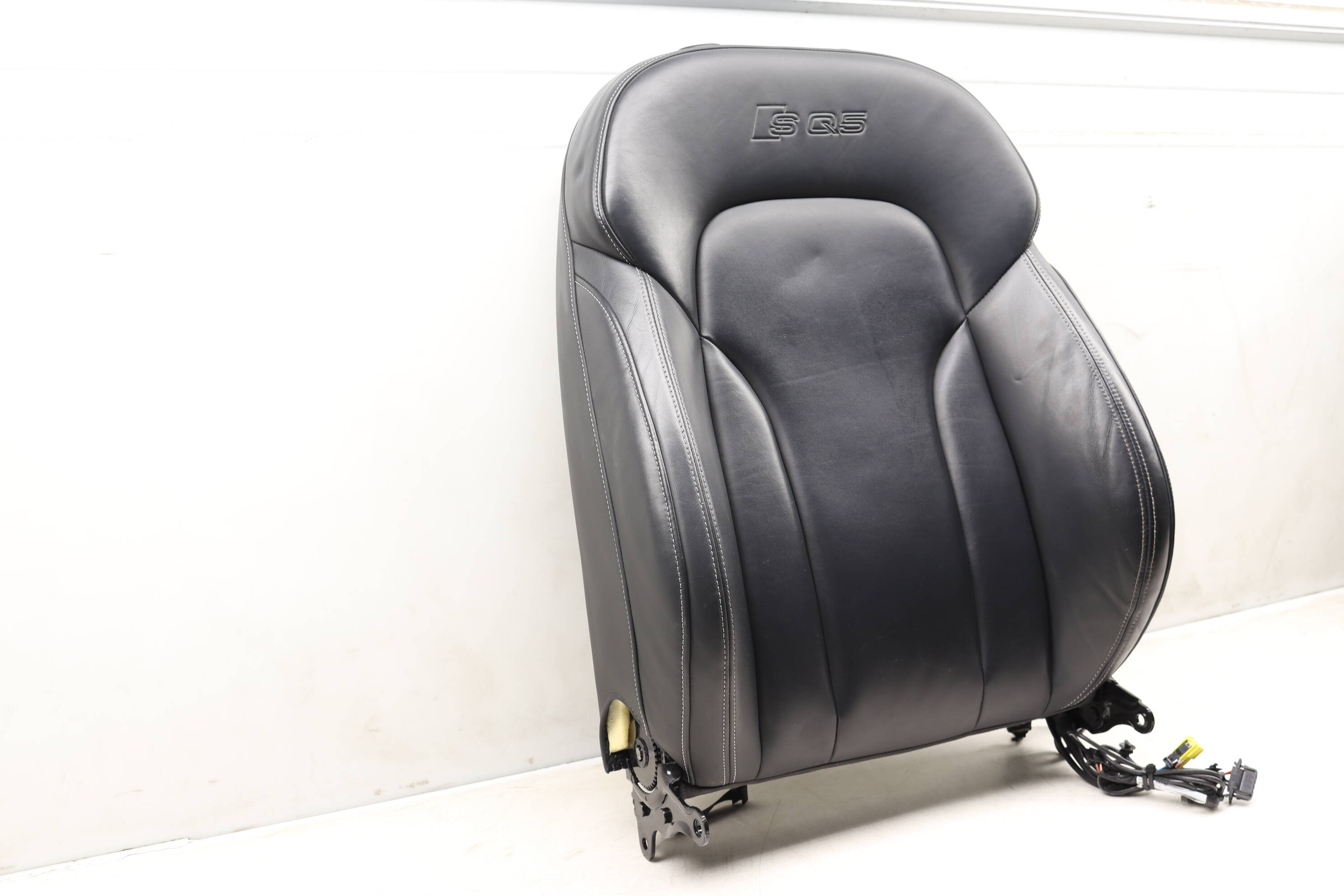 Audi Upper Seat Backrest Cushion Assembly (Fine Napa Leather)