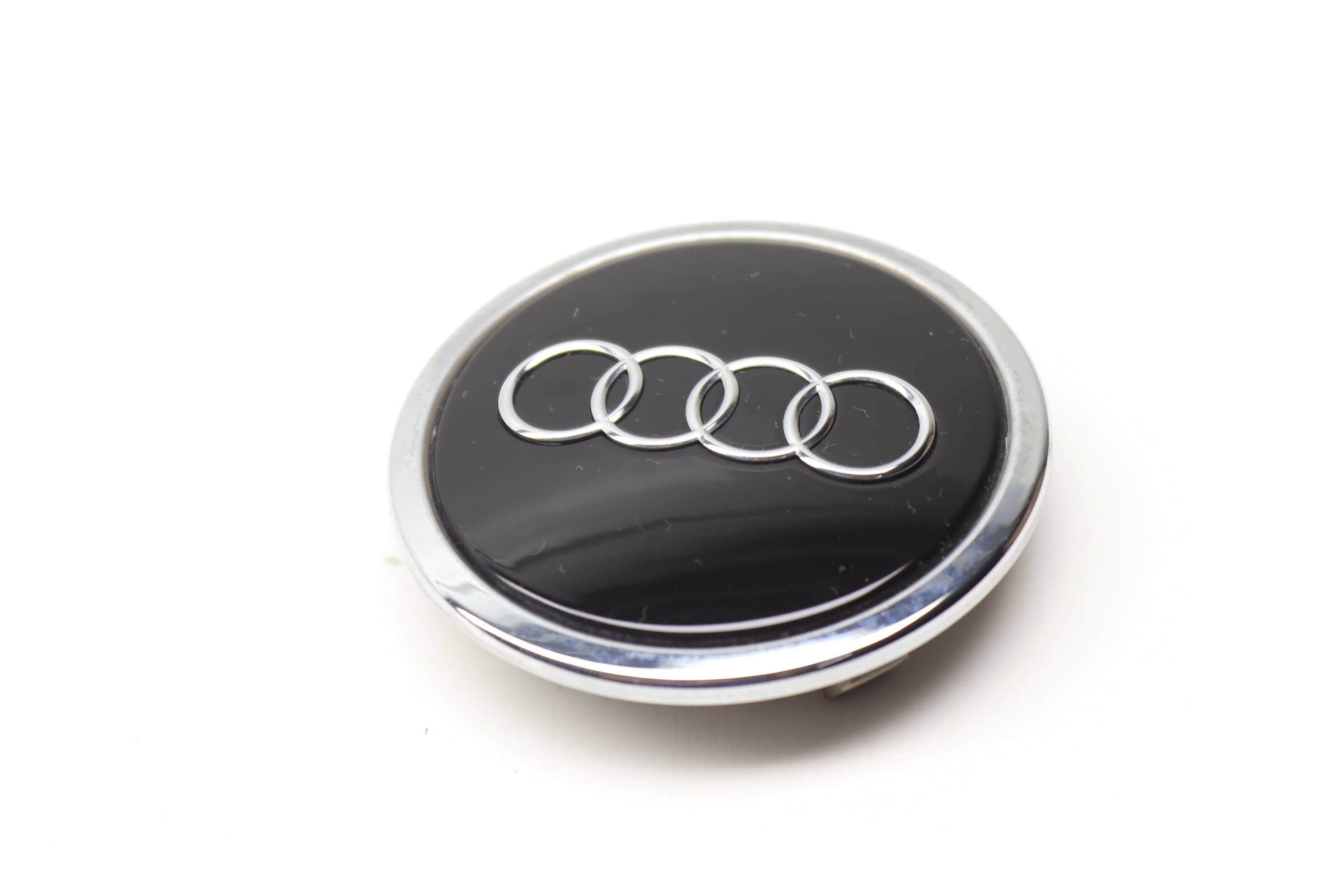 Audi Wheel Center Cap 4B0601170A