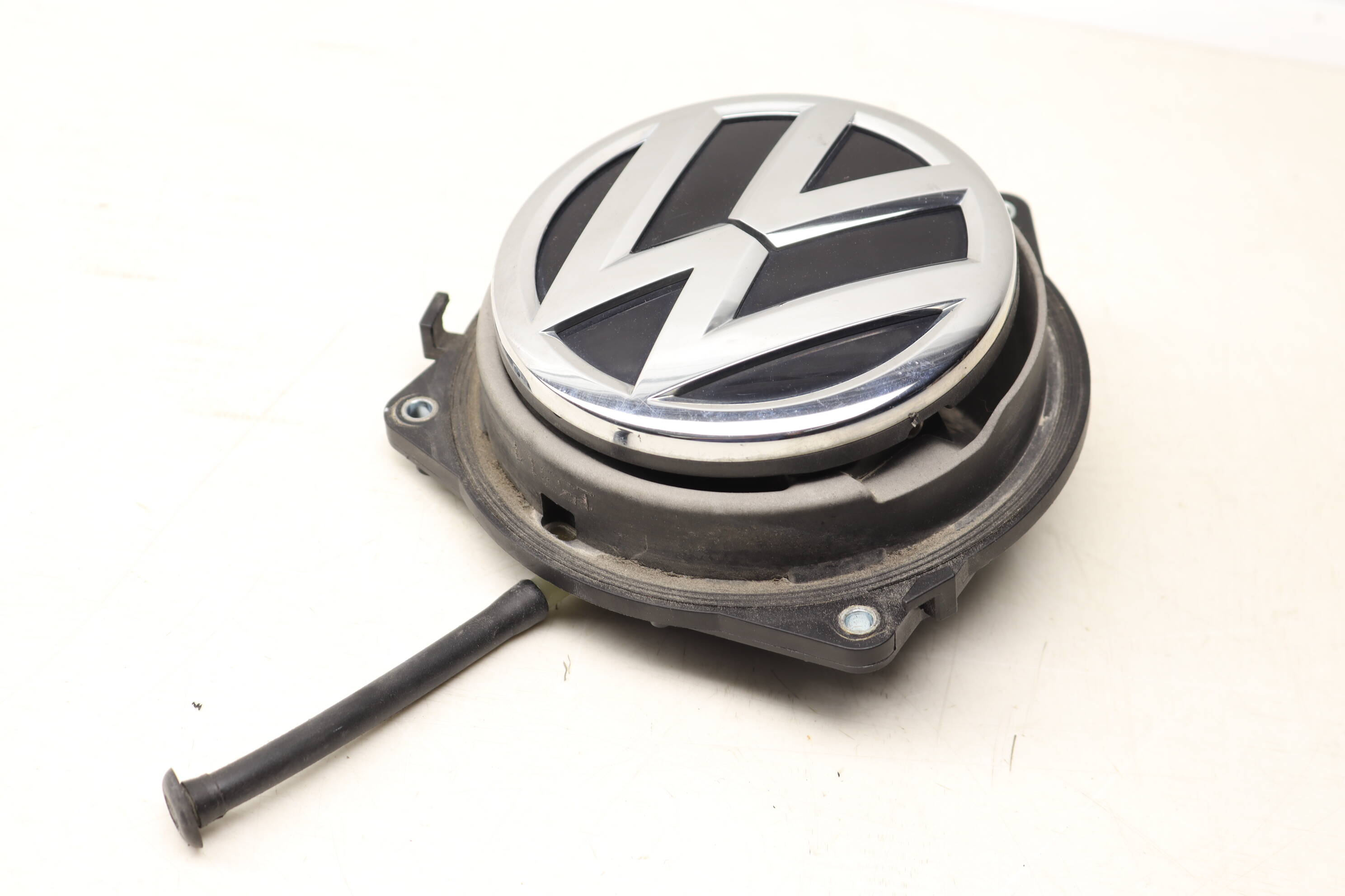 VW Trunk Release Switch / Emblem (Beetle) 5C5827469D