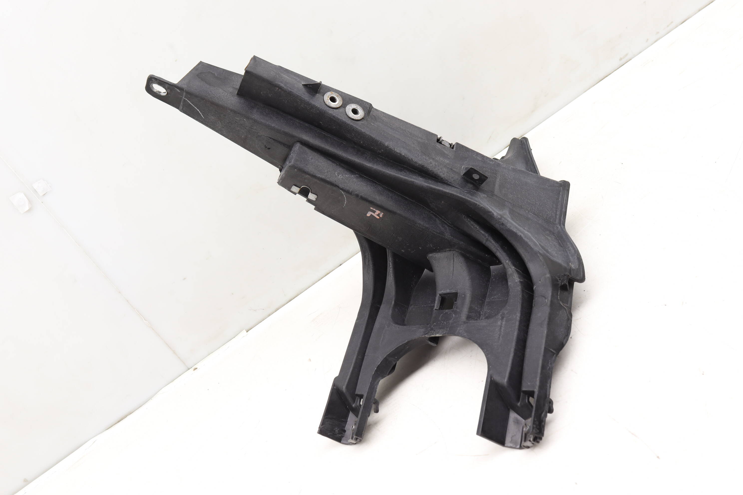 BMW Front Left Headlight Mount Bracket (X5, X6) 51657157983
