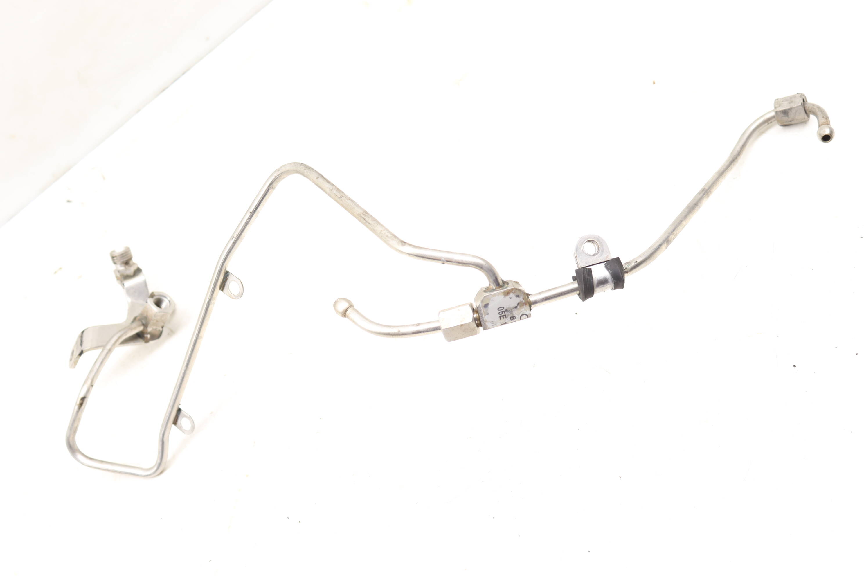 FUEL RAIL LINE / PIPE - AUDI A4 A6 - 06E127509M