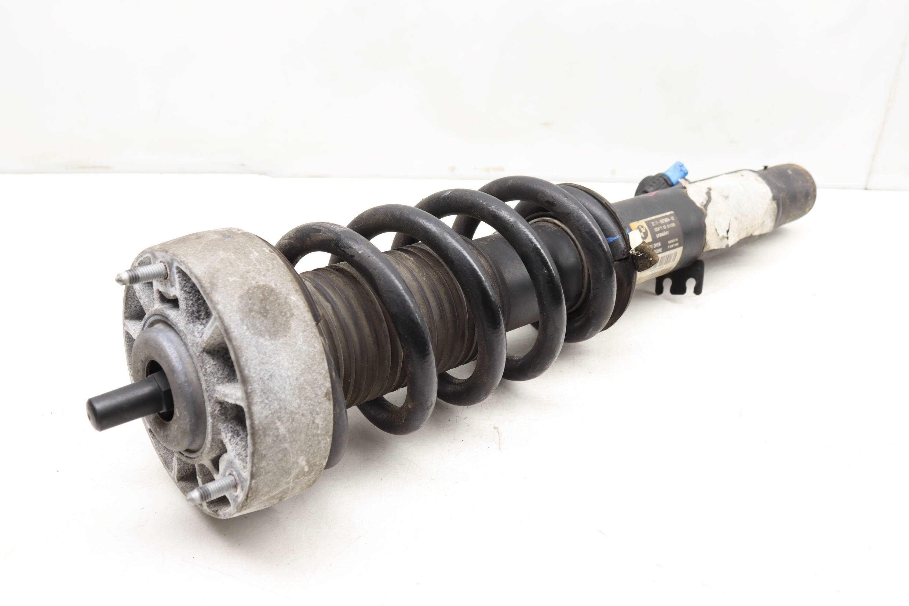 BMW Front Right Strut Shock / Spring Assembly 37106875084