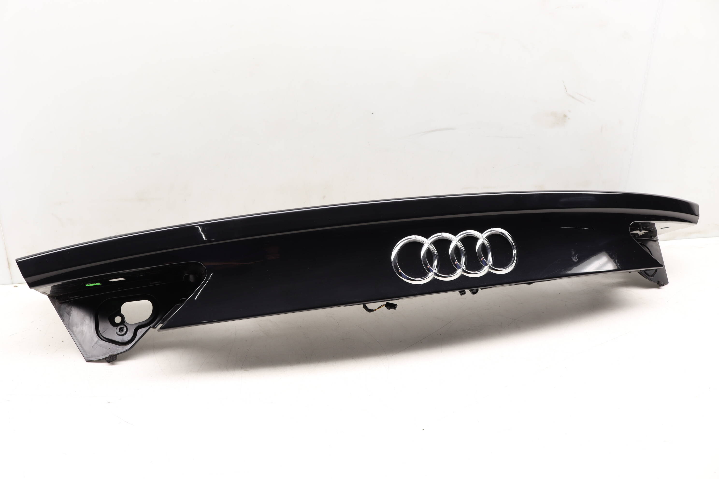 Audi Trunk Lid Panel / Spoiler Mount (A7 Quattro, S7) 4G8827086H