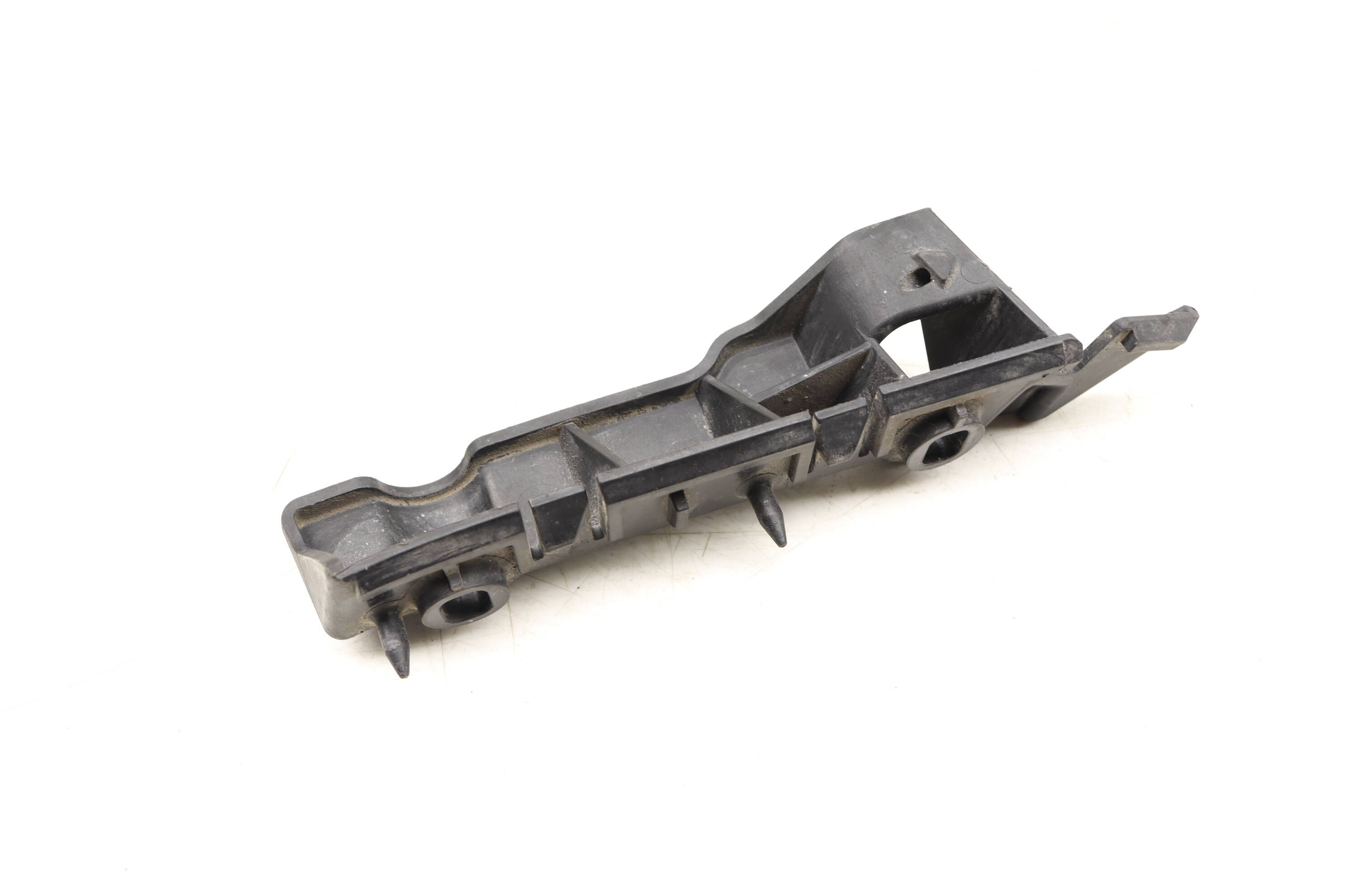 Audi Front Right Bumper Guide / Bracket 8T0807284C