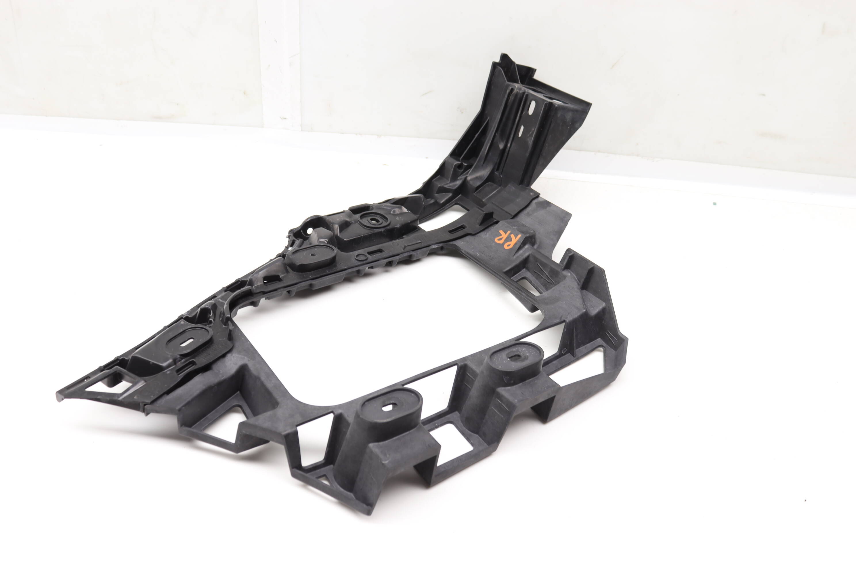 VW Rear Right Bumper Guide / Mount Bracket (Touareg) 7P6807394E