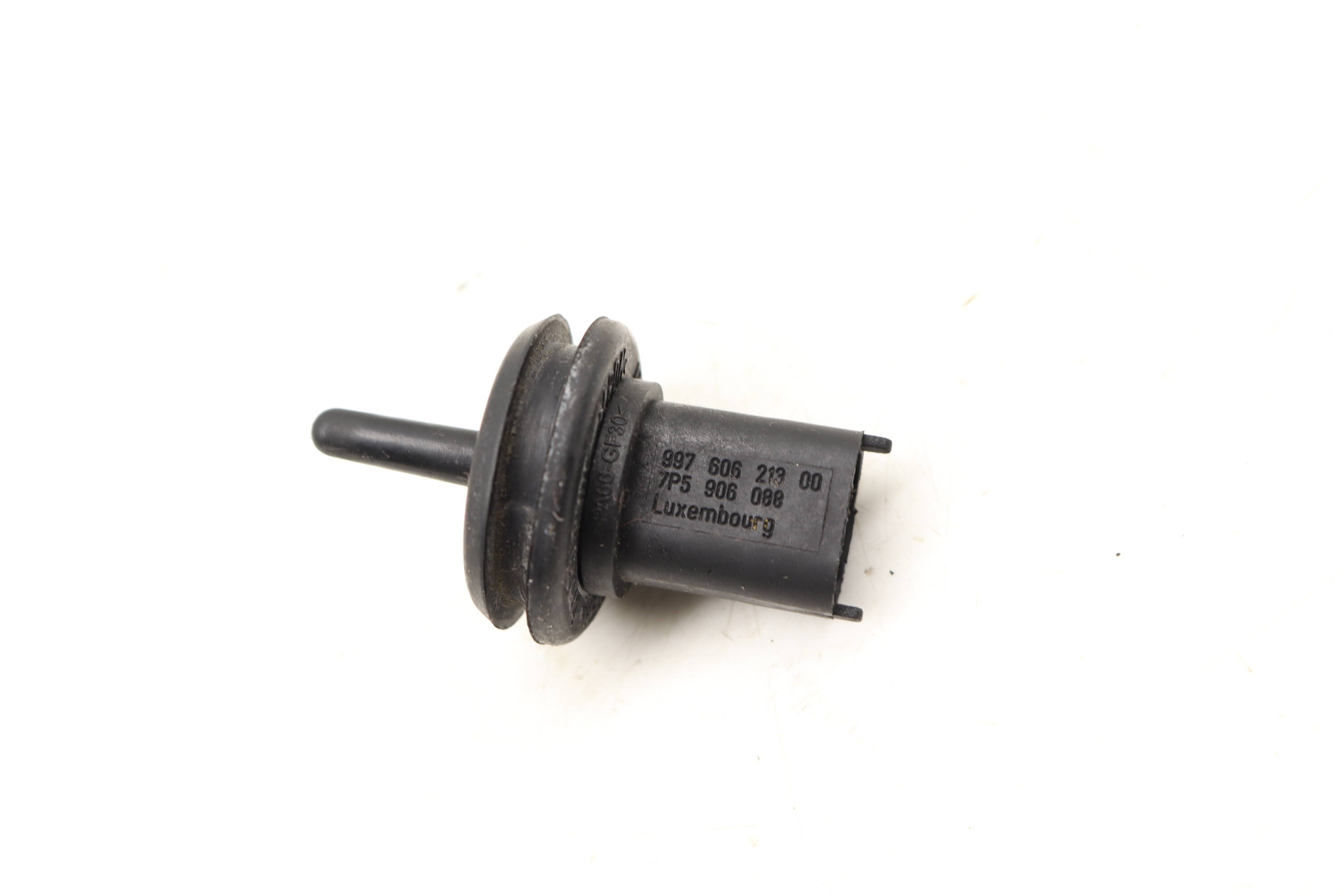 Porsche Air Intake Temperature Sensor 7P5906088