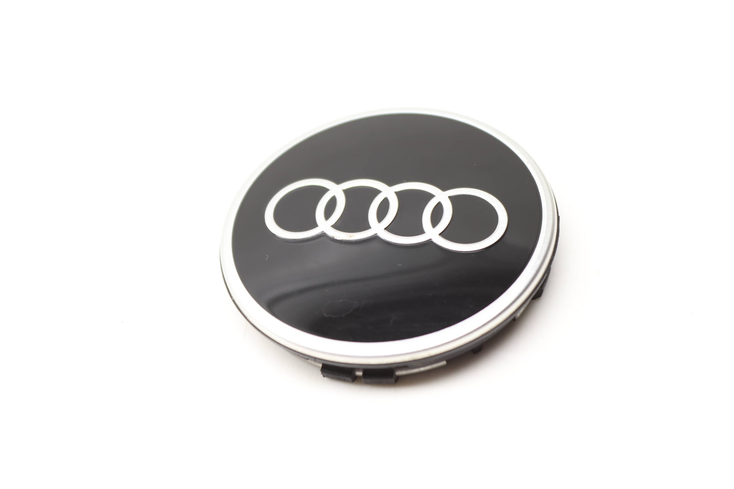 Audi Wheel Center Cap 81A601170