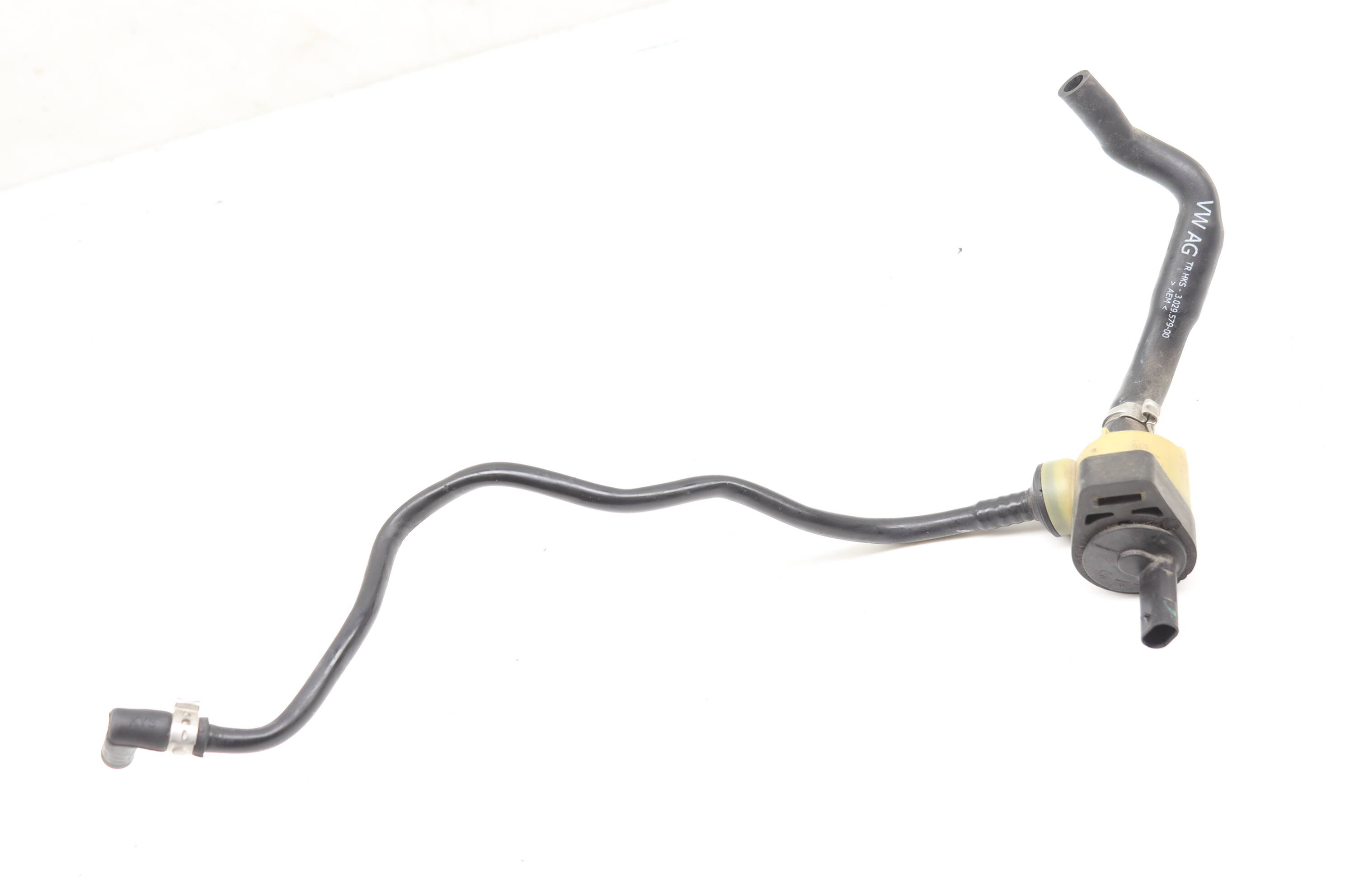 Audi Pcv Breather Hose / Engine Tube 06E103207AR