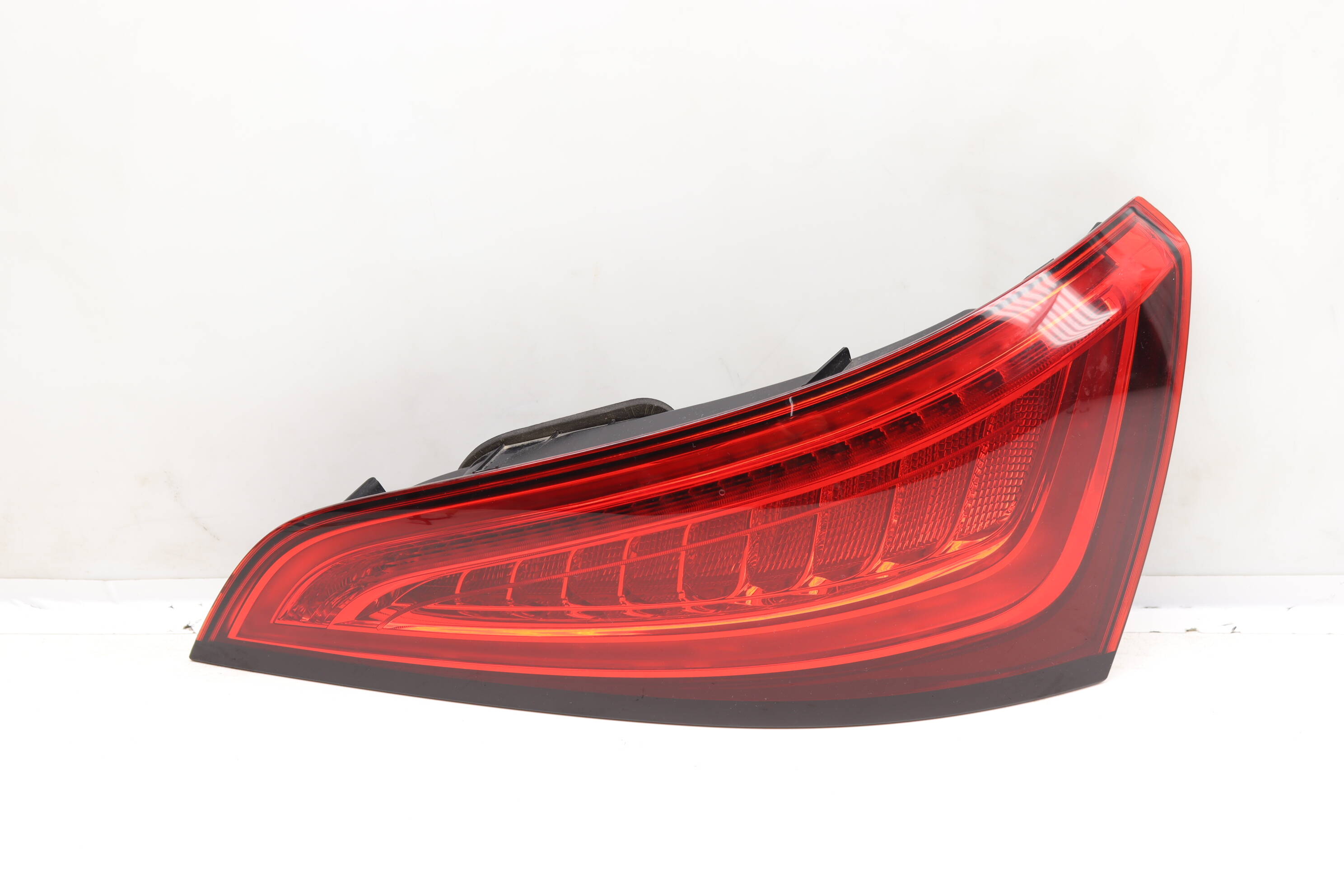Audi Right Led Tail Light / Lamp (SQ5, Q5) 8R0945094D