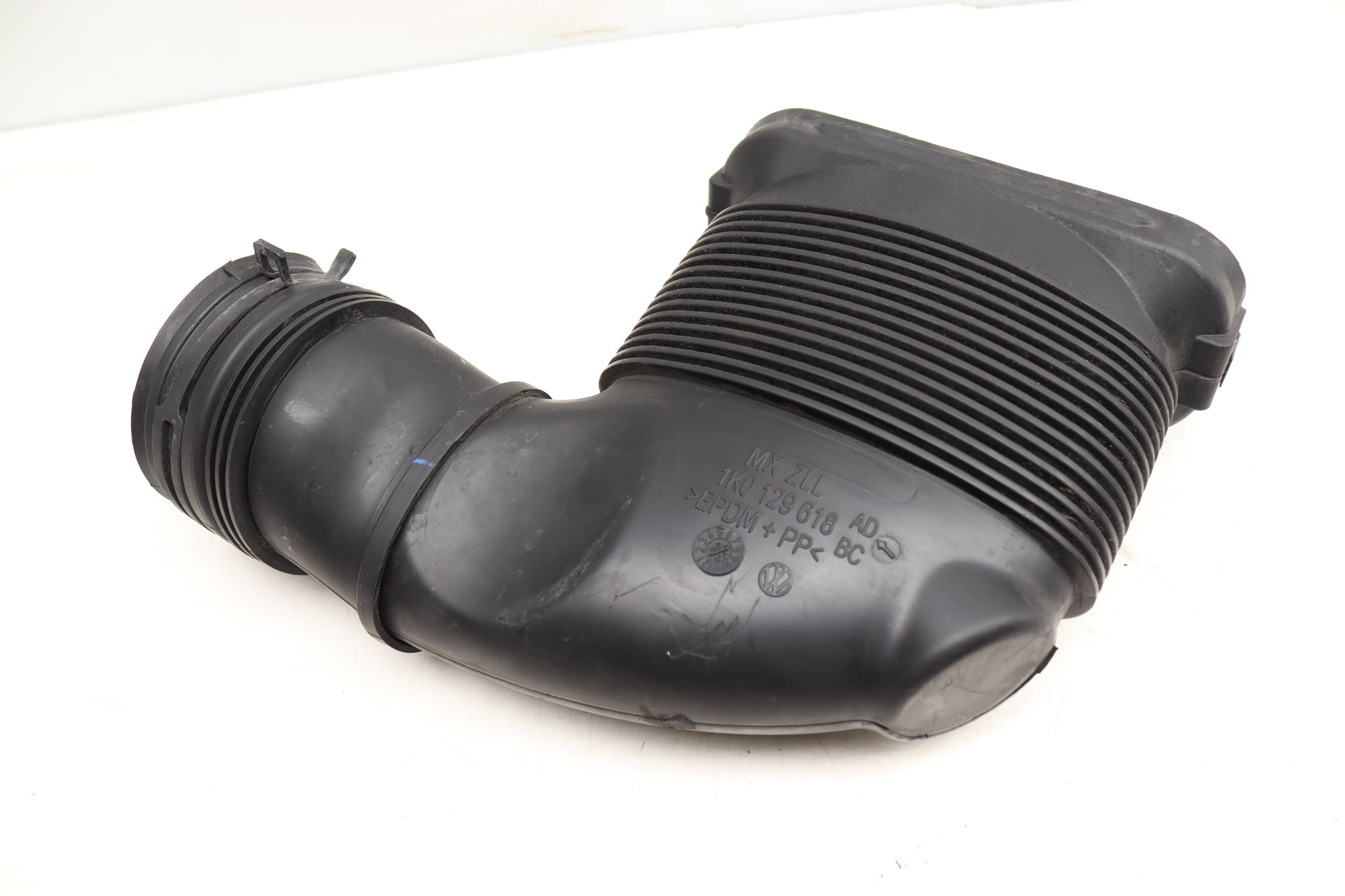VW Air Intake Duct / Hose 1K0129618AD