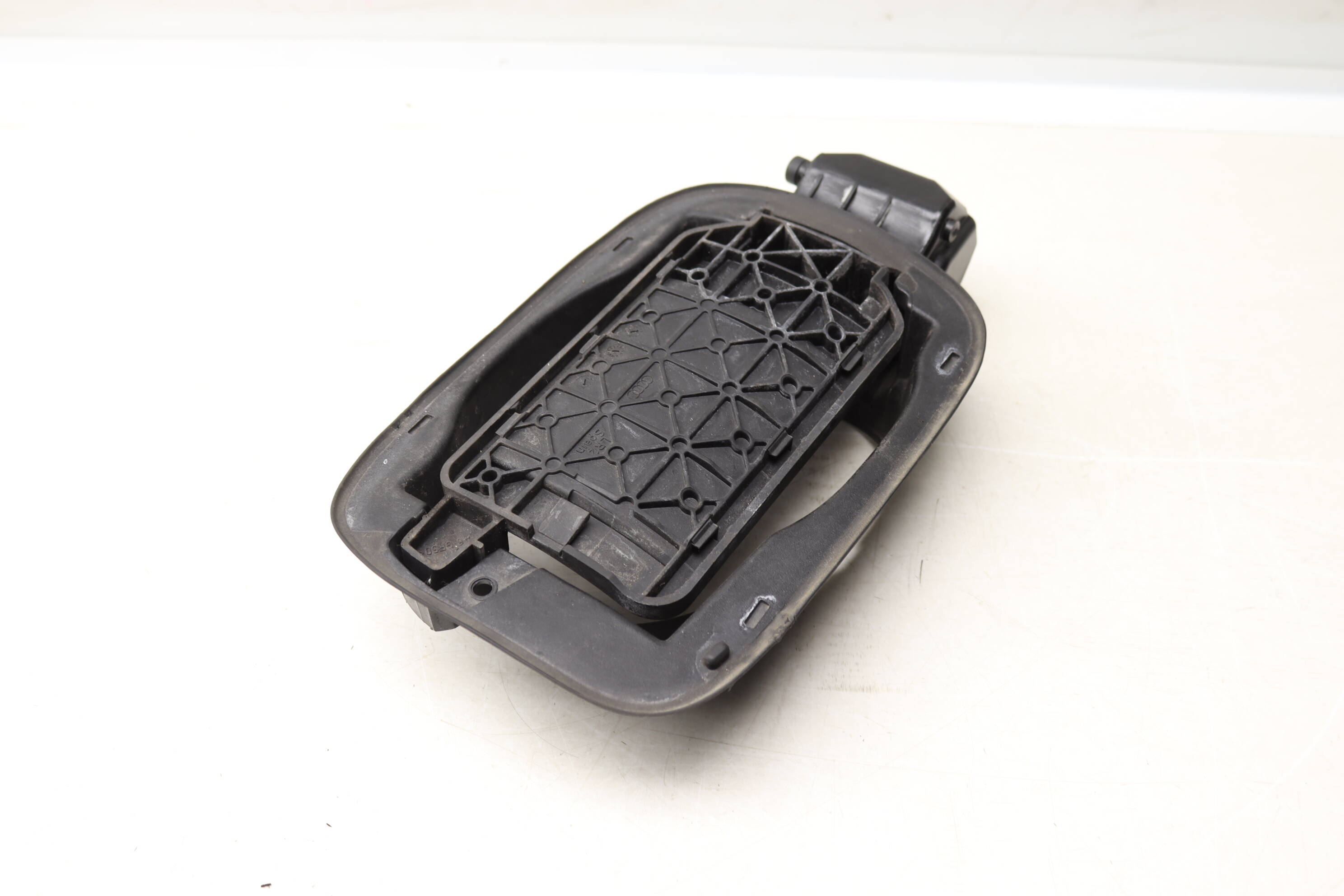 Audi Gas / Fuel Filler Door Bracket 8K0809999A