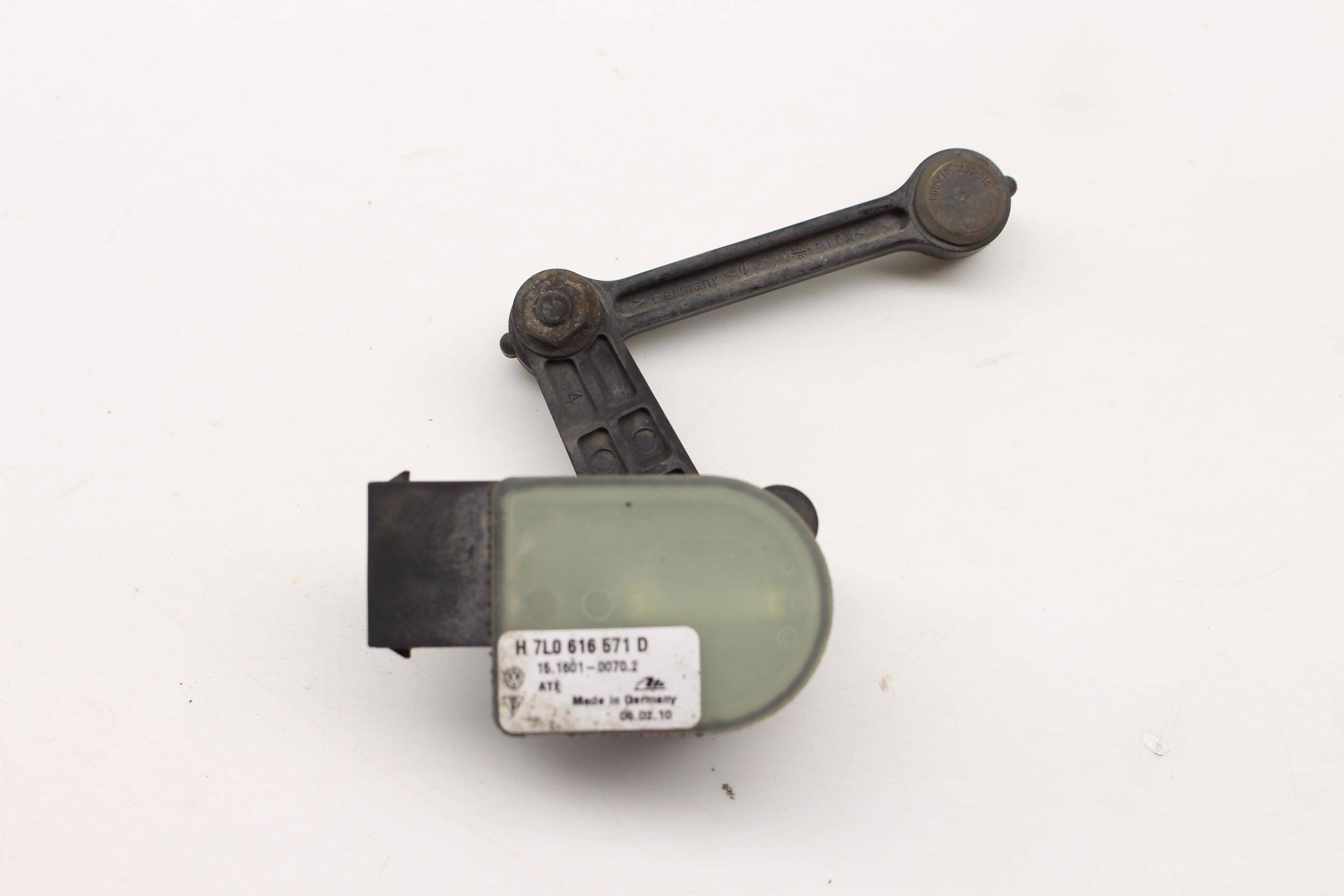 Audi Rear Headlight / Suspension Leveling Sensor (Q7) 7L0616571D